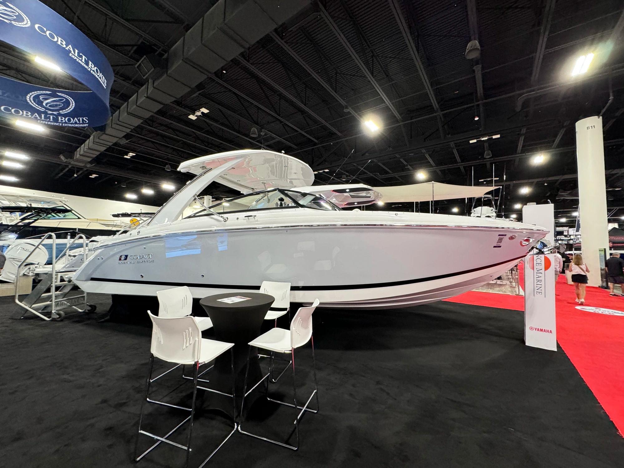 2024 Cobalt 30 SC Kryssare till salu- YachtWorld