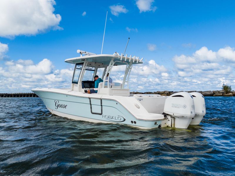 2020 Robalo R302 Center Console - Weber Yachts