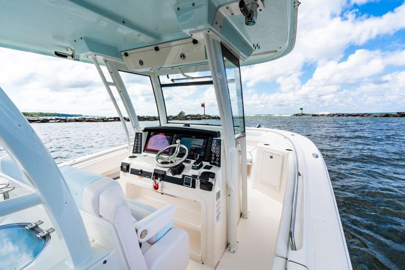 2020 Robalo R302 Center Console - Weber Yachts