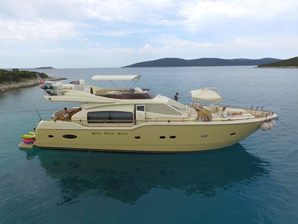 Used Ferretti Yachts Altura 690 - iNautia