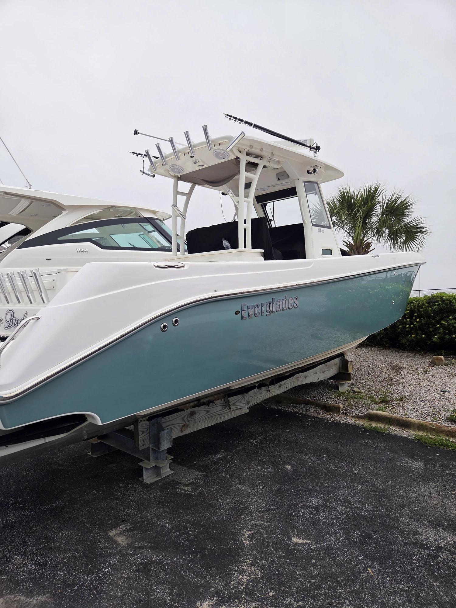 2017 Everglades 325 CC Center Console for sale - YachtWorld