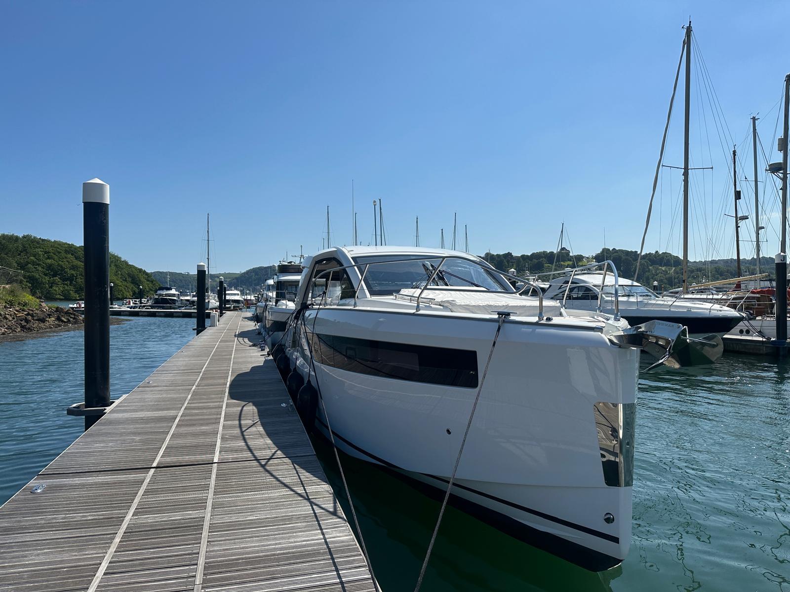 Jeanneau DB 43 - In Stock Now Neuf en Devon - iNautia