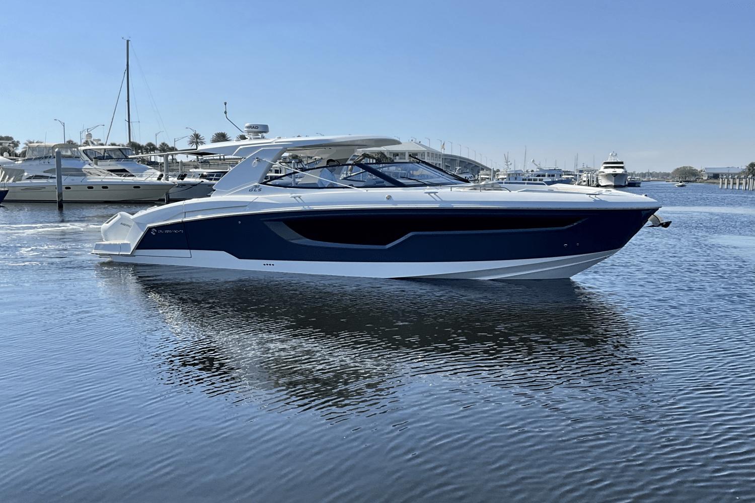 2024 Cruisers Yachts 38 GLS Outboard Cruiser for sale - YachtWorld