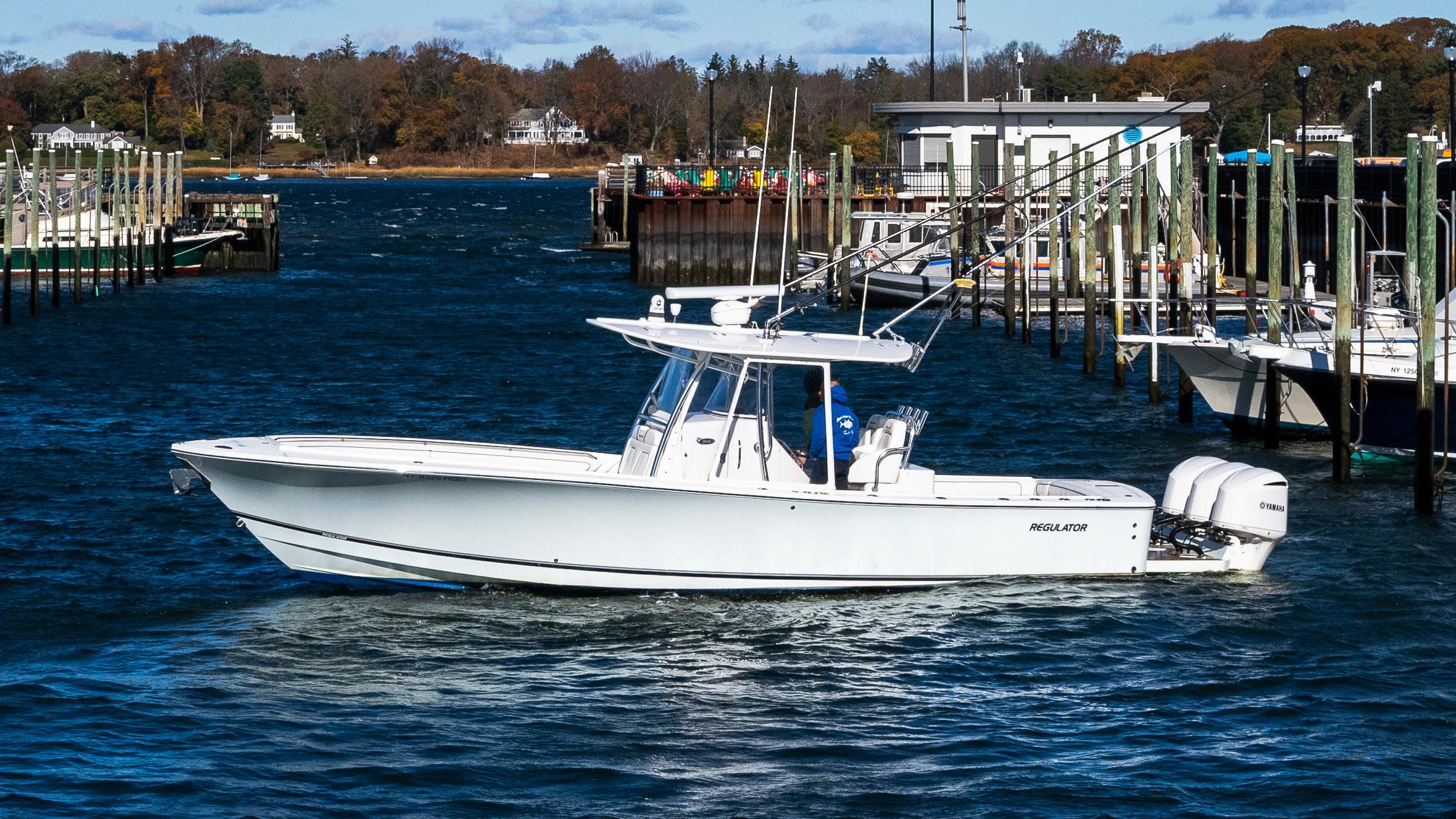 Used Regulator 34 Center Console in New York - iNautia