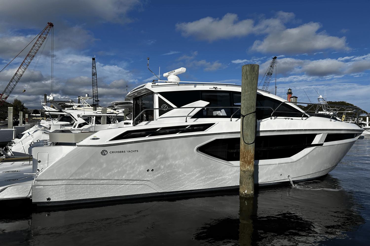 2024 Cruisers Yachts 42 Cantius Motor Yachts for sale - YachtWorld