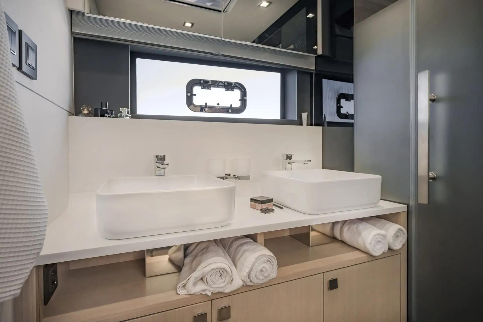 2027 Privilege Signature 650 Catamaran for sale - YachtWorld