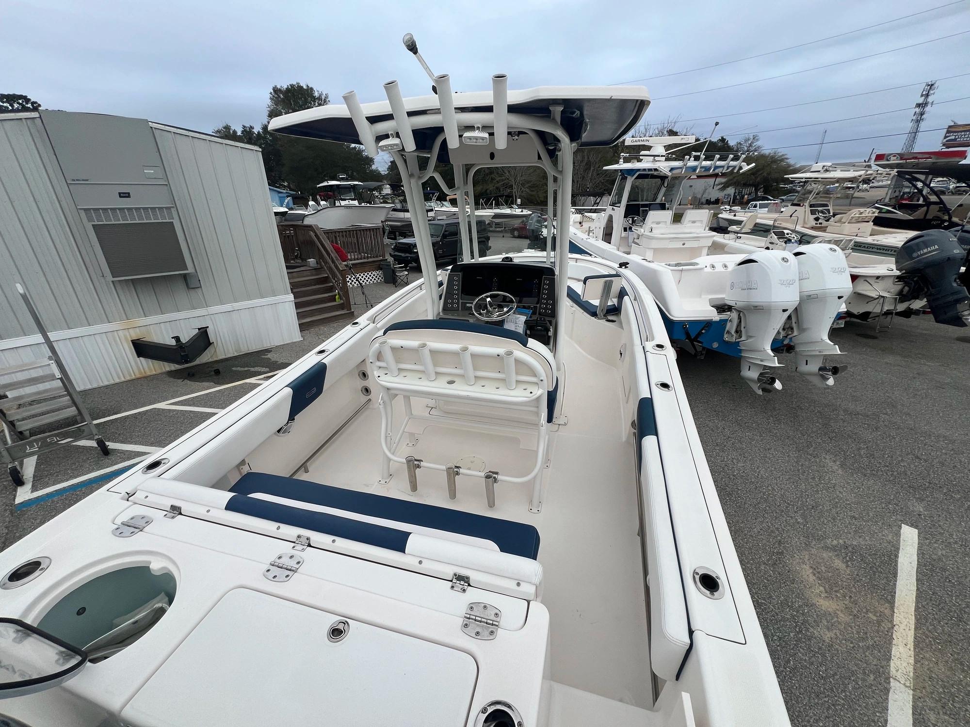 2019 Robalo 242 CC Center Console for sale - YachtWorld