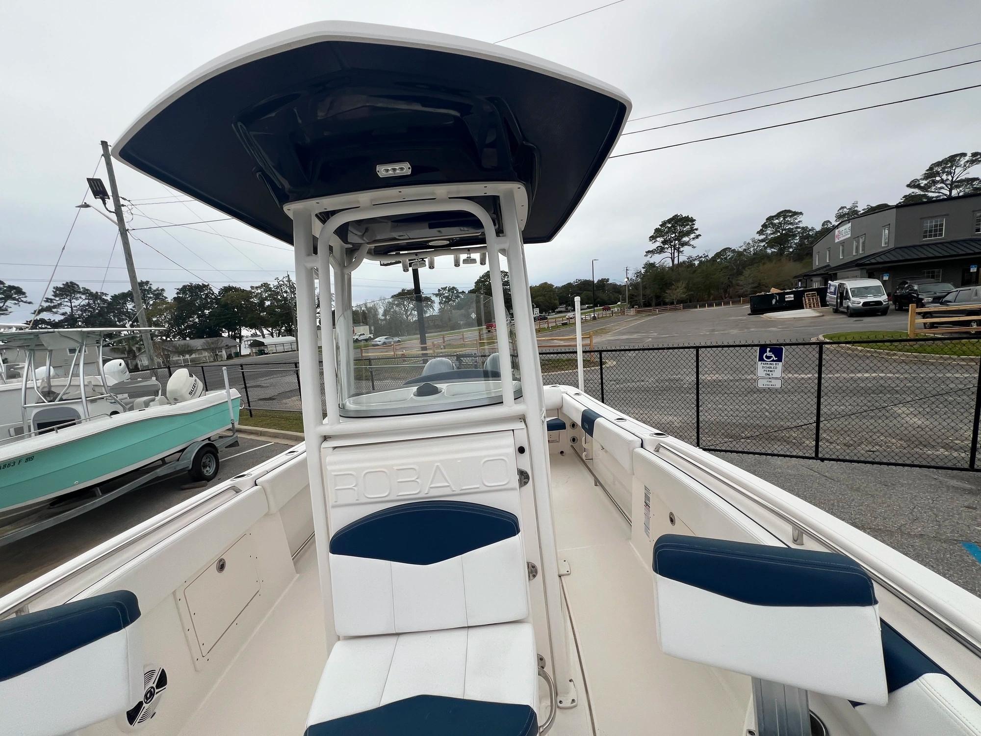 2019 Robalo 242 CC Center Console for sale - YachtWorld