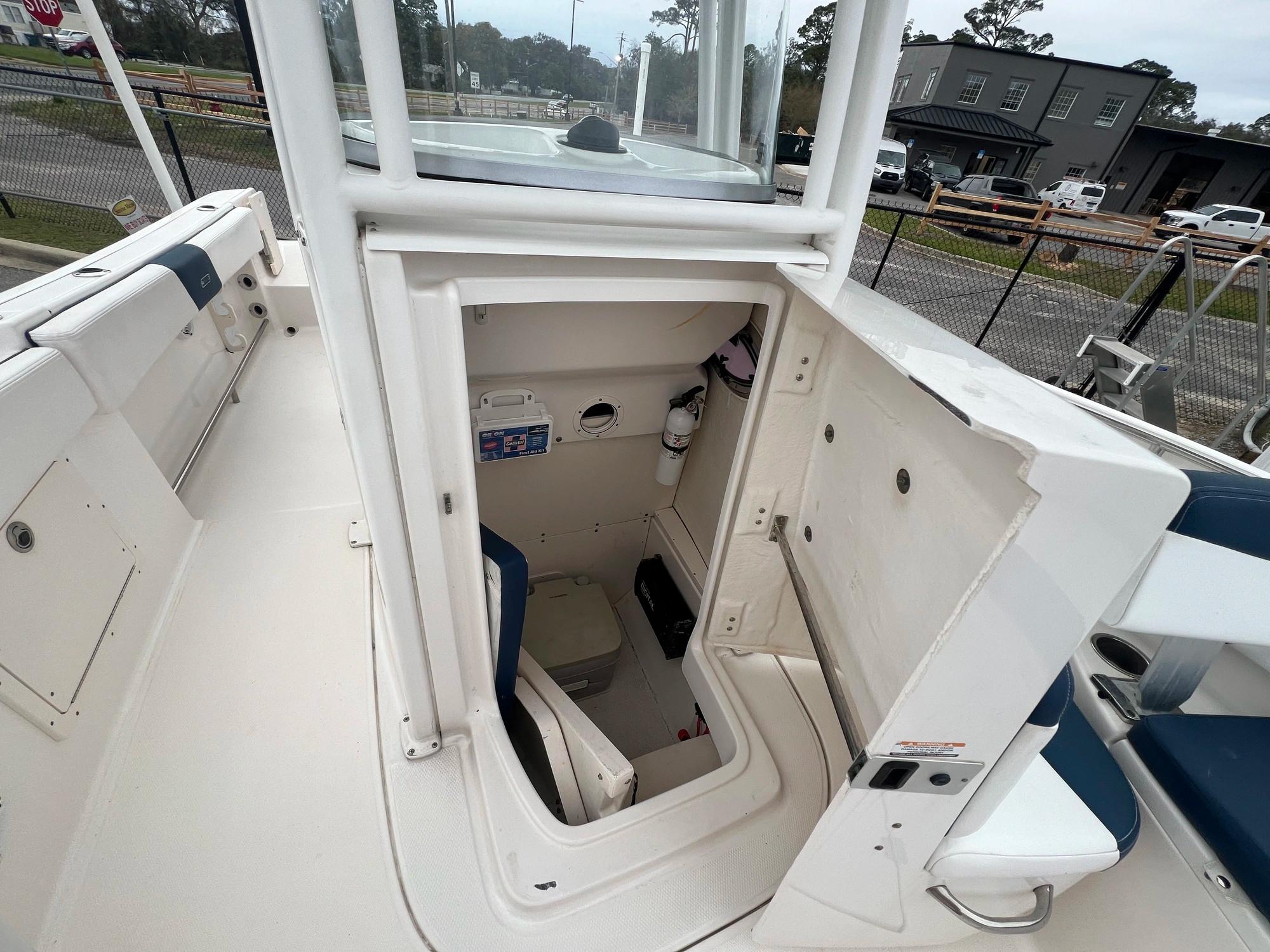 2019 Robalo 242 CC Center Console for sale - YachtWorld