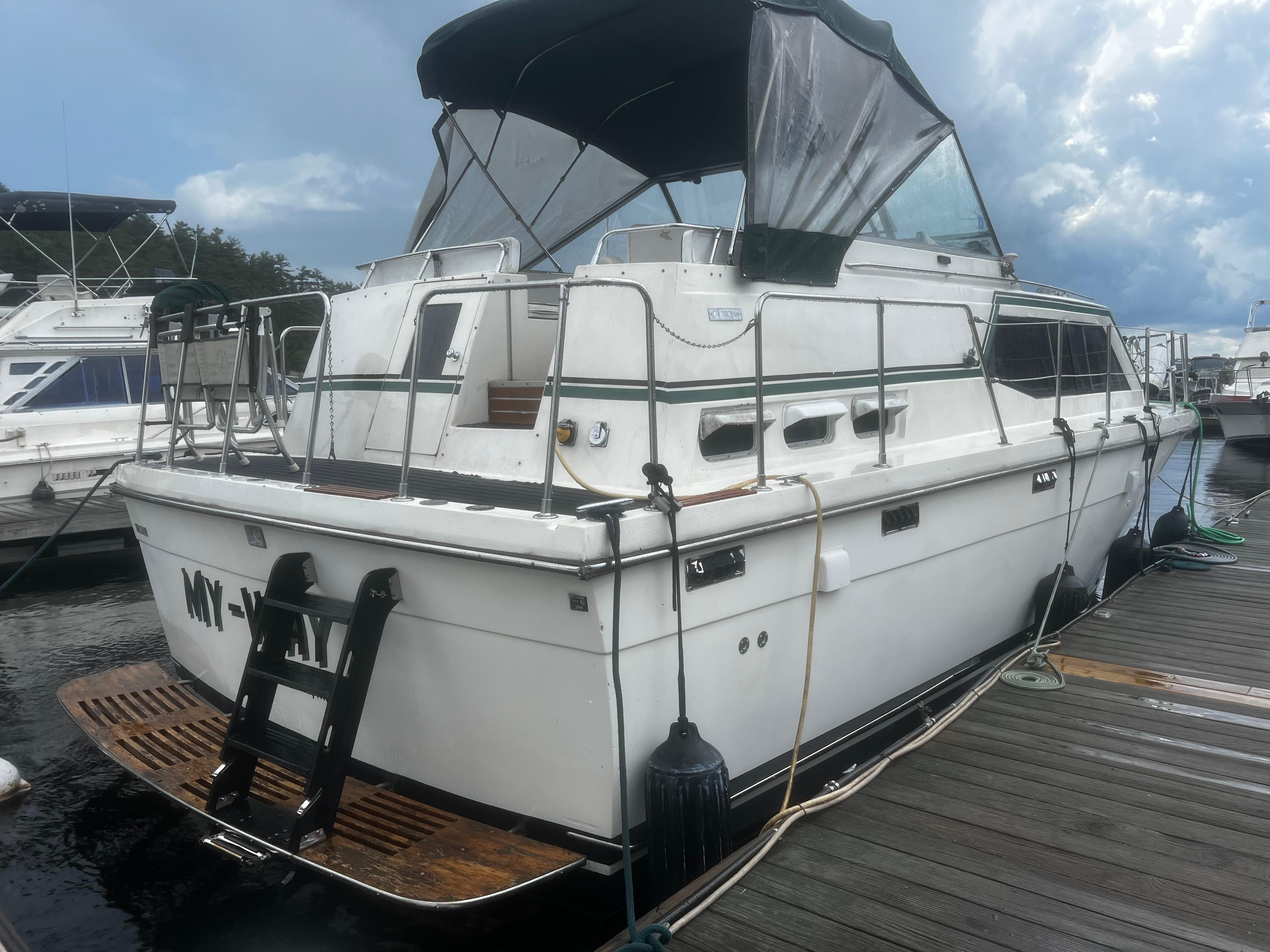 1977 Trojan 361 Tri Cabin Motorcruiser Kaufen - YachtWorld