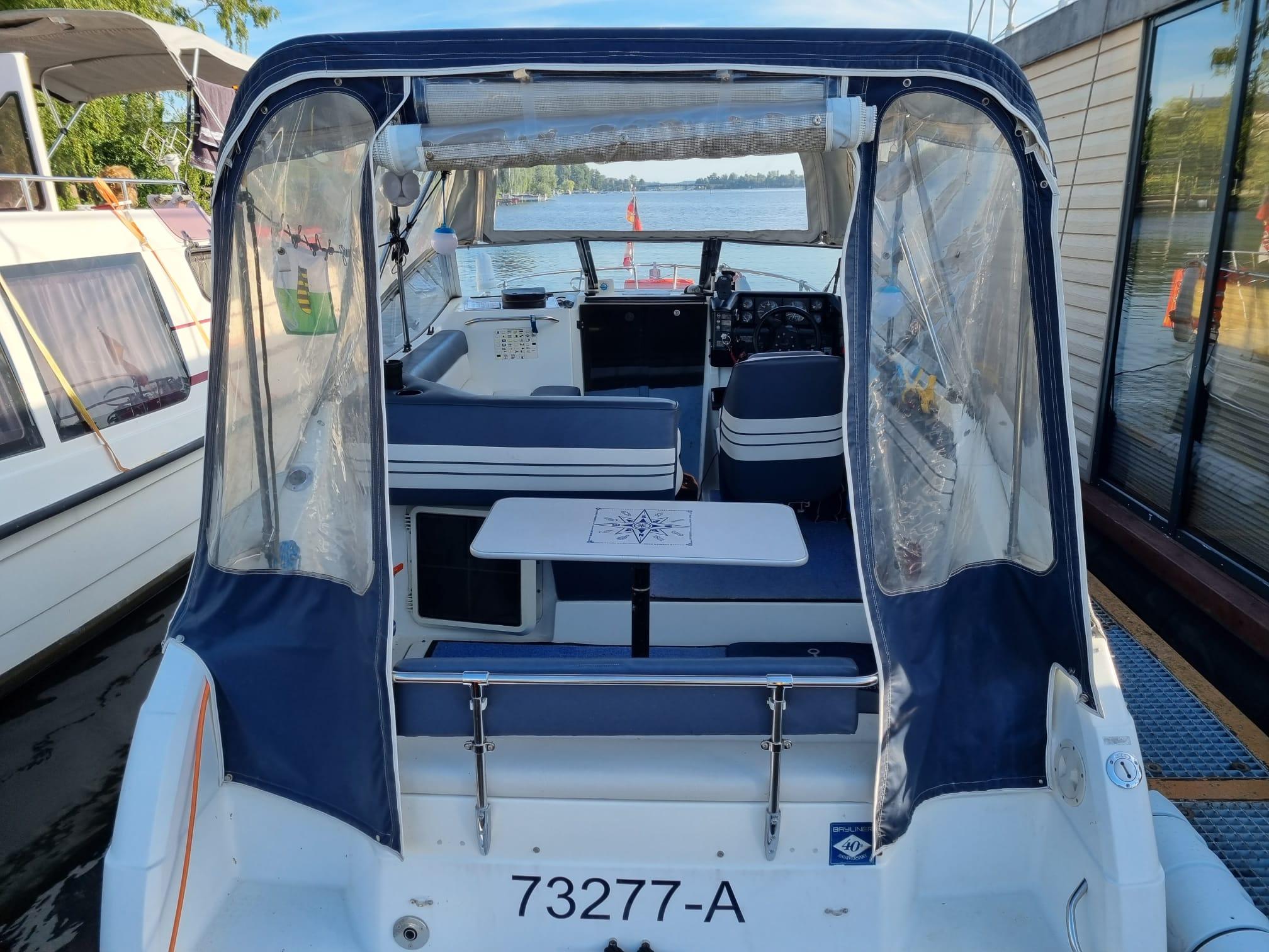 1990 Bayliner 2255 Ciera Sunbridge Motor Yacht for sale - YachtWorld