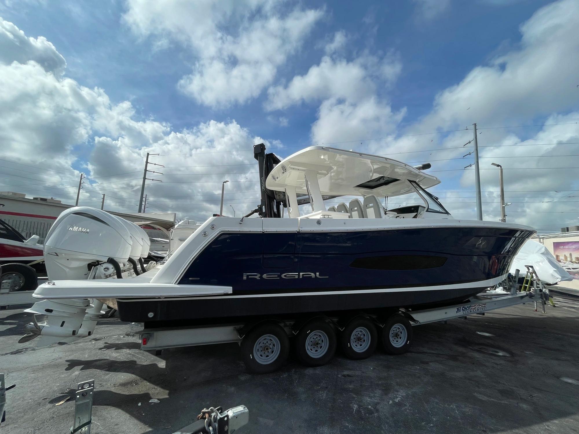 2022 Regal 38 SAV Motor Yachts for sale - YachtWorld