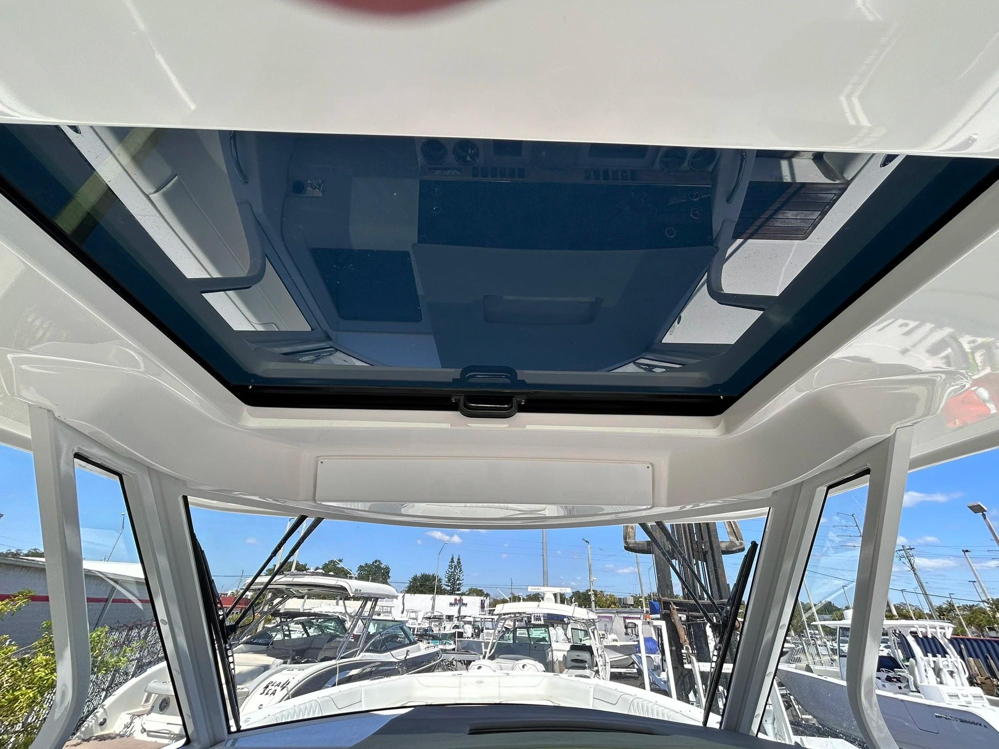 2022 Regal 38 SAV Motor Yachts for sale - YachtWorld