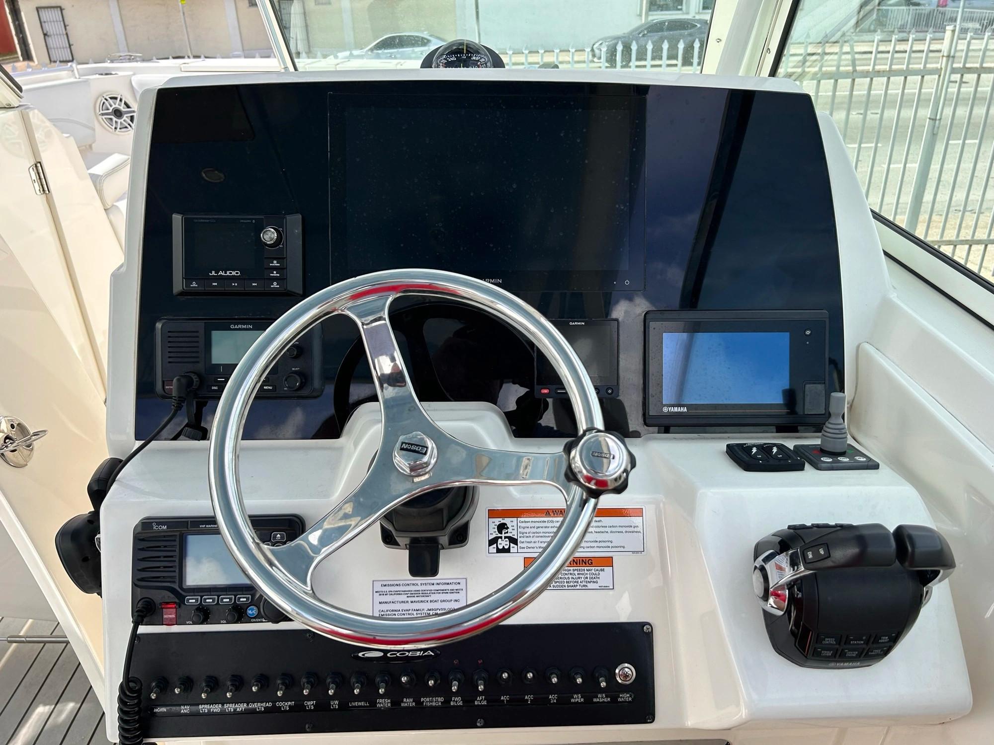 2021 Cobia 330 DC Dual Console for sale - YachtWorld