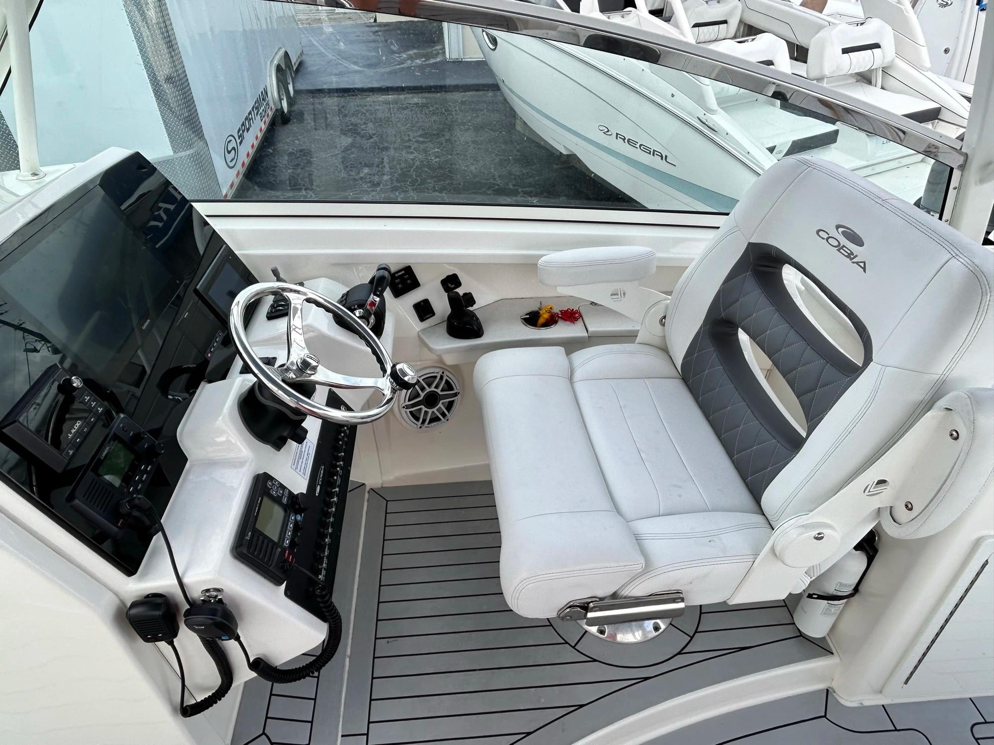 2021 Cobia 330 DC Dual Console for sale - YachtWorld