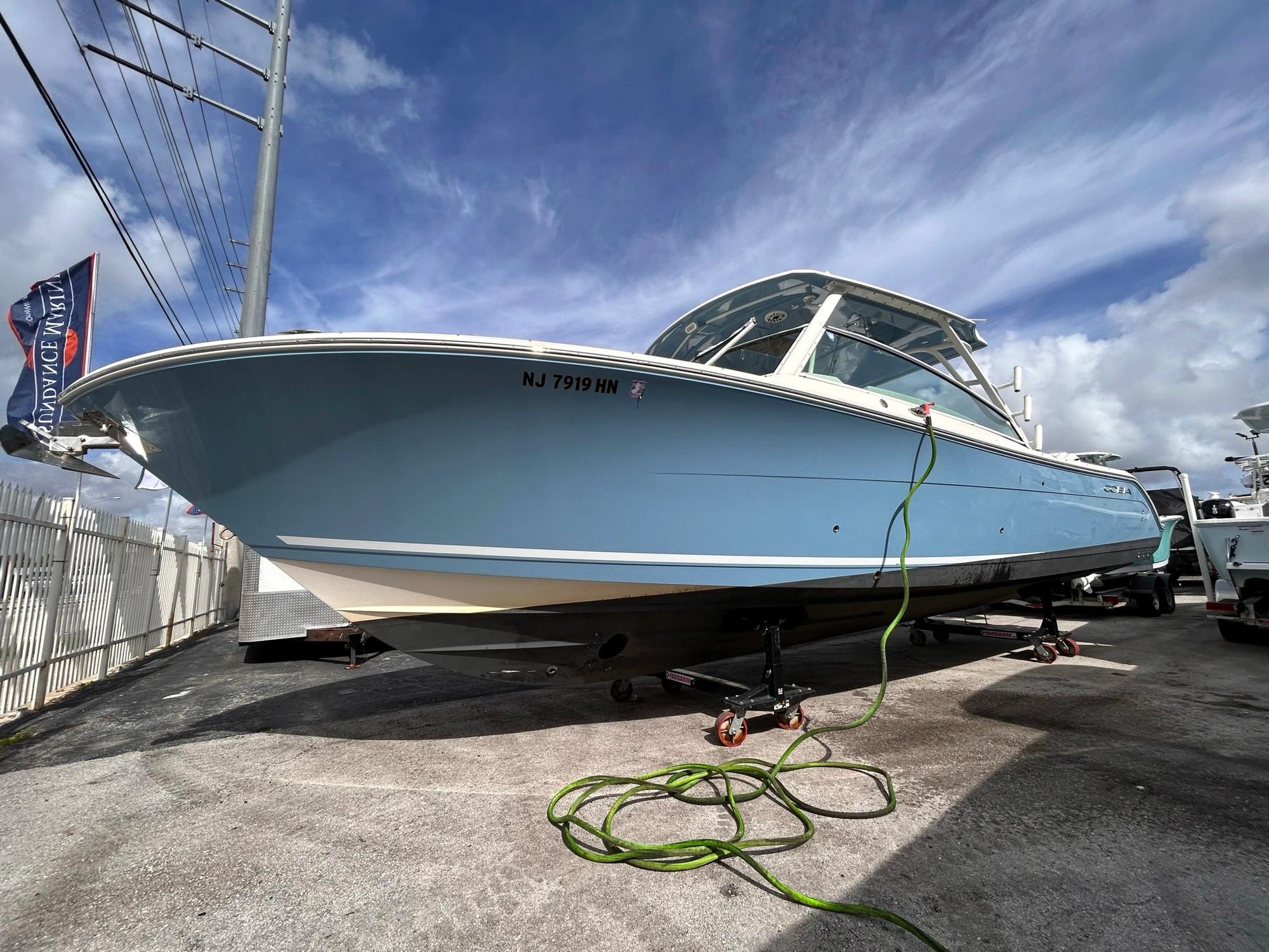 2021 Cobia 330 DC Dual Console for sale - YachtWorld