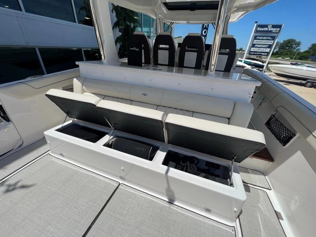 2024 Regal 38 SAV Motor Yacht for sale - YachtWorld