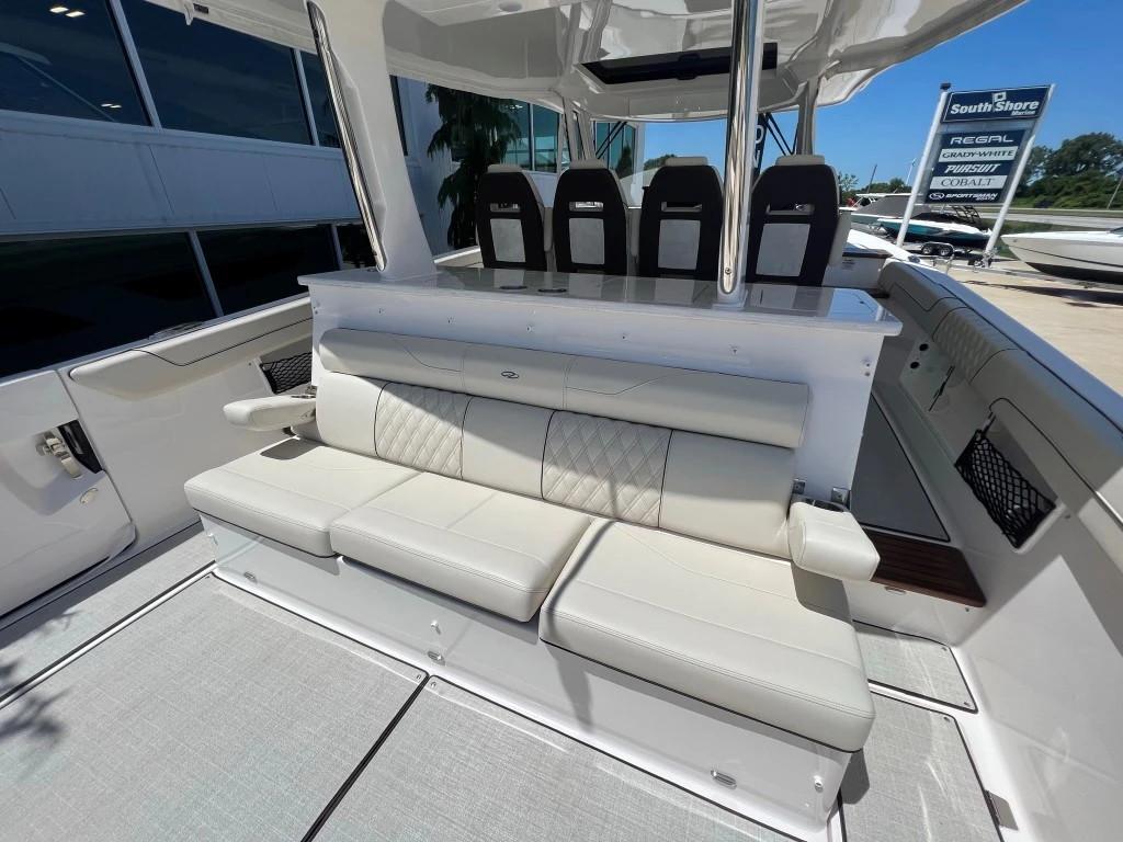 2024 Regal 38 SAV Motor Yacht for sale - YachtWorld