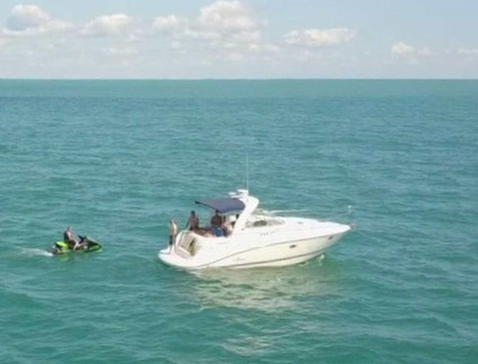 2008 Rinker 330 Express Cruiser Cruiser for sale - YachtWorld