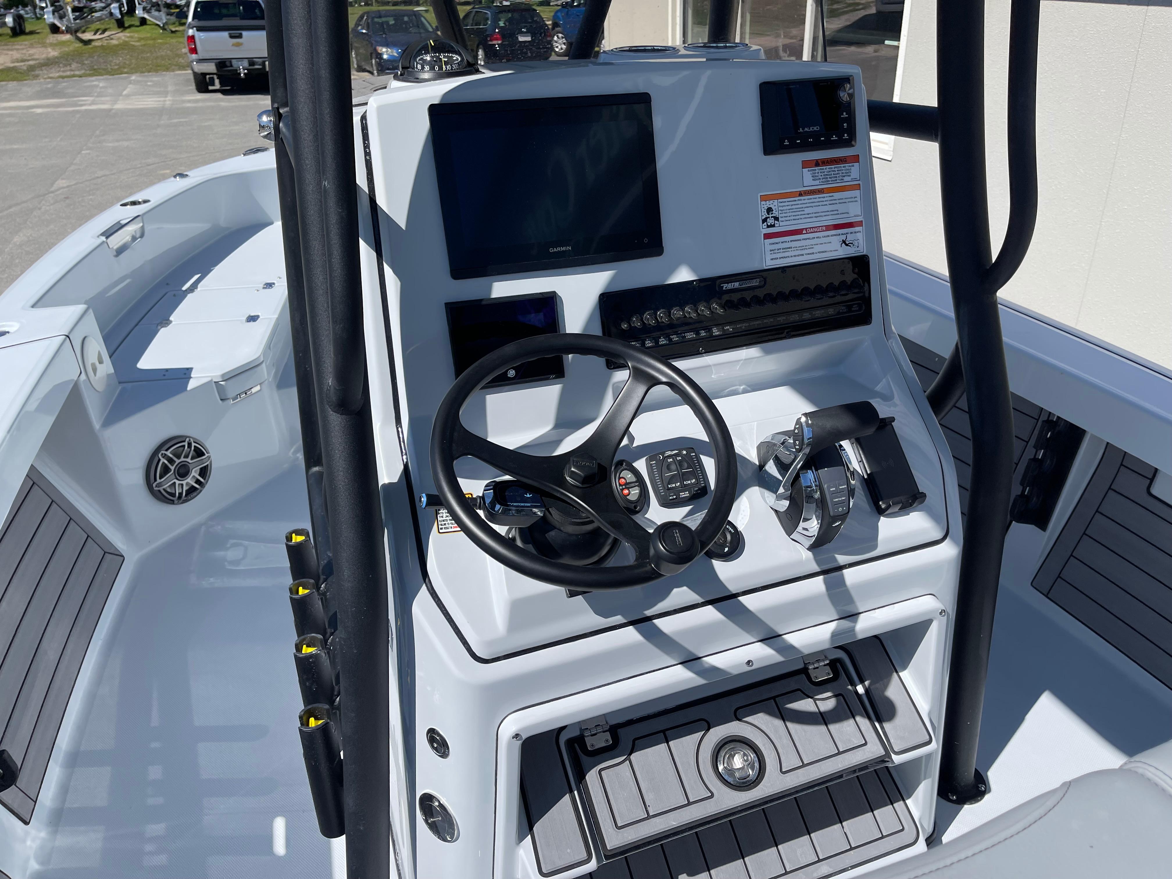 2024 Pathfinder 2400 TRS Center Console Boote Kaufen - YachtWorld