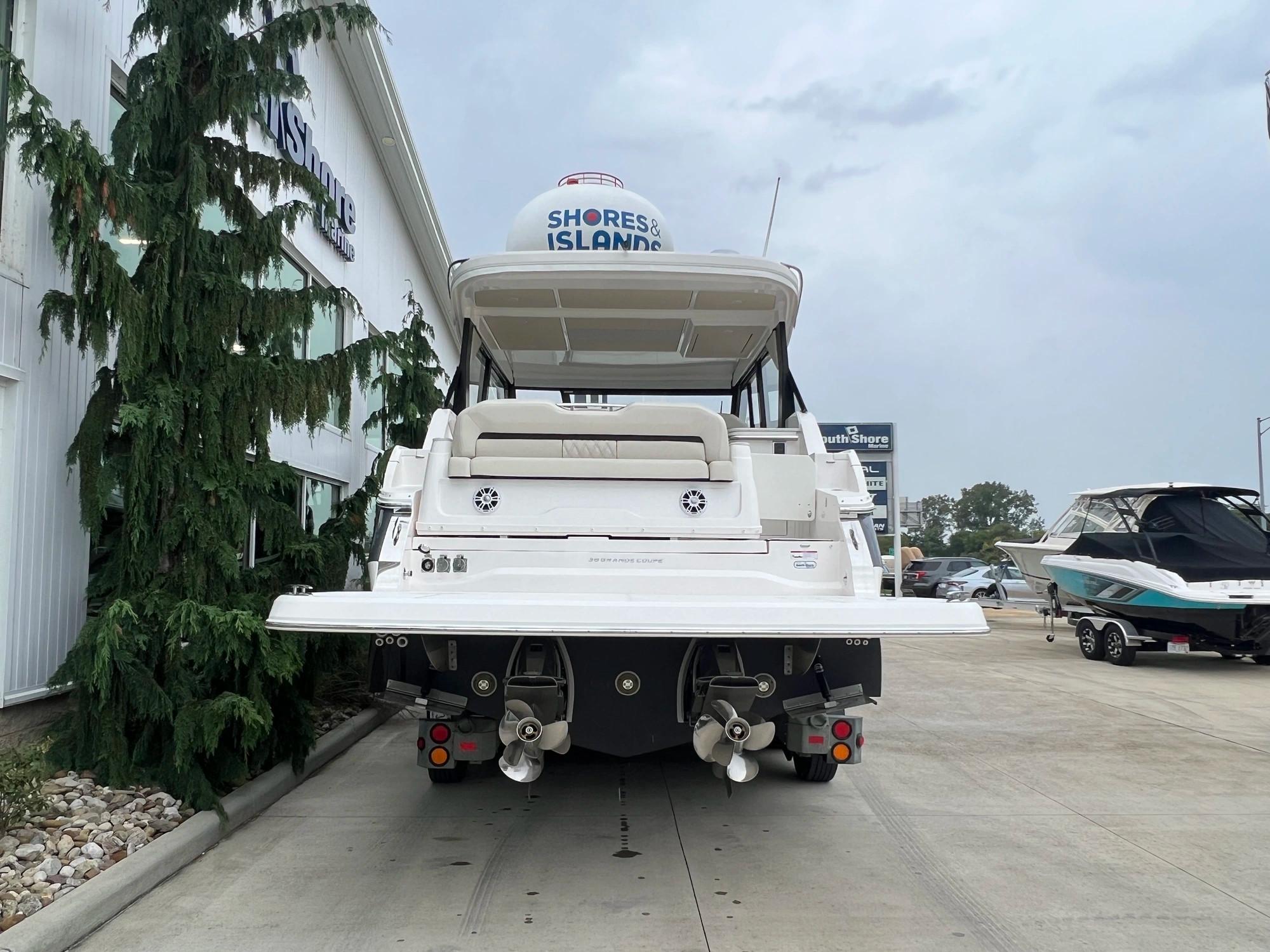 2024 Regal 36 Grande Coupe Motor Yacht for sale - YachtWorld