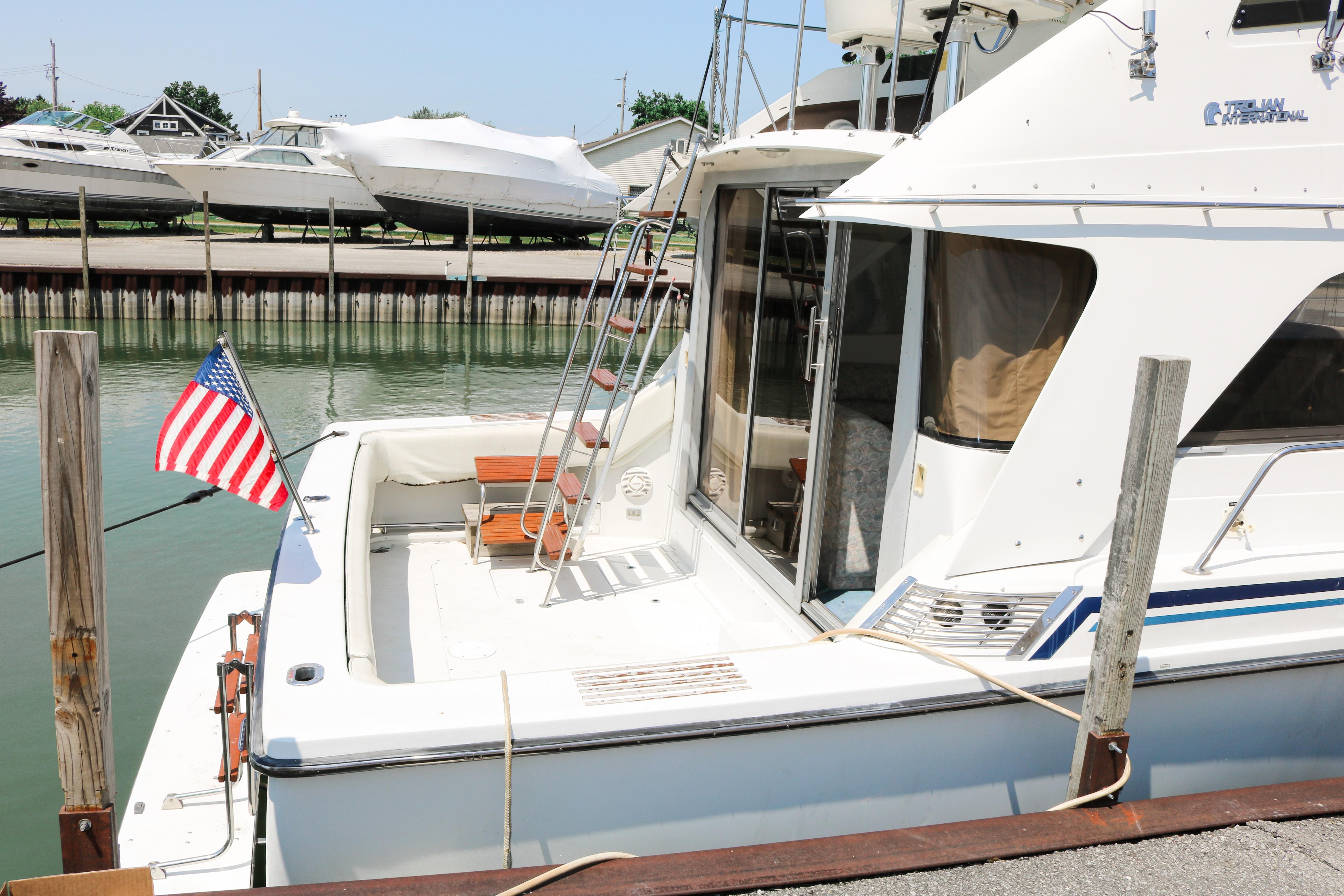 1989 Trojan 11 Meter Convertible Flybridge for sale - YachtWorld