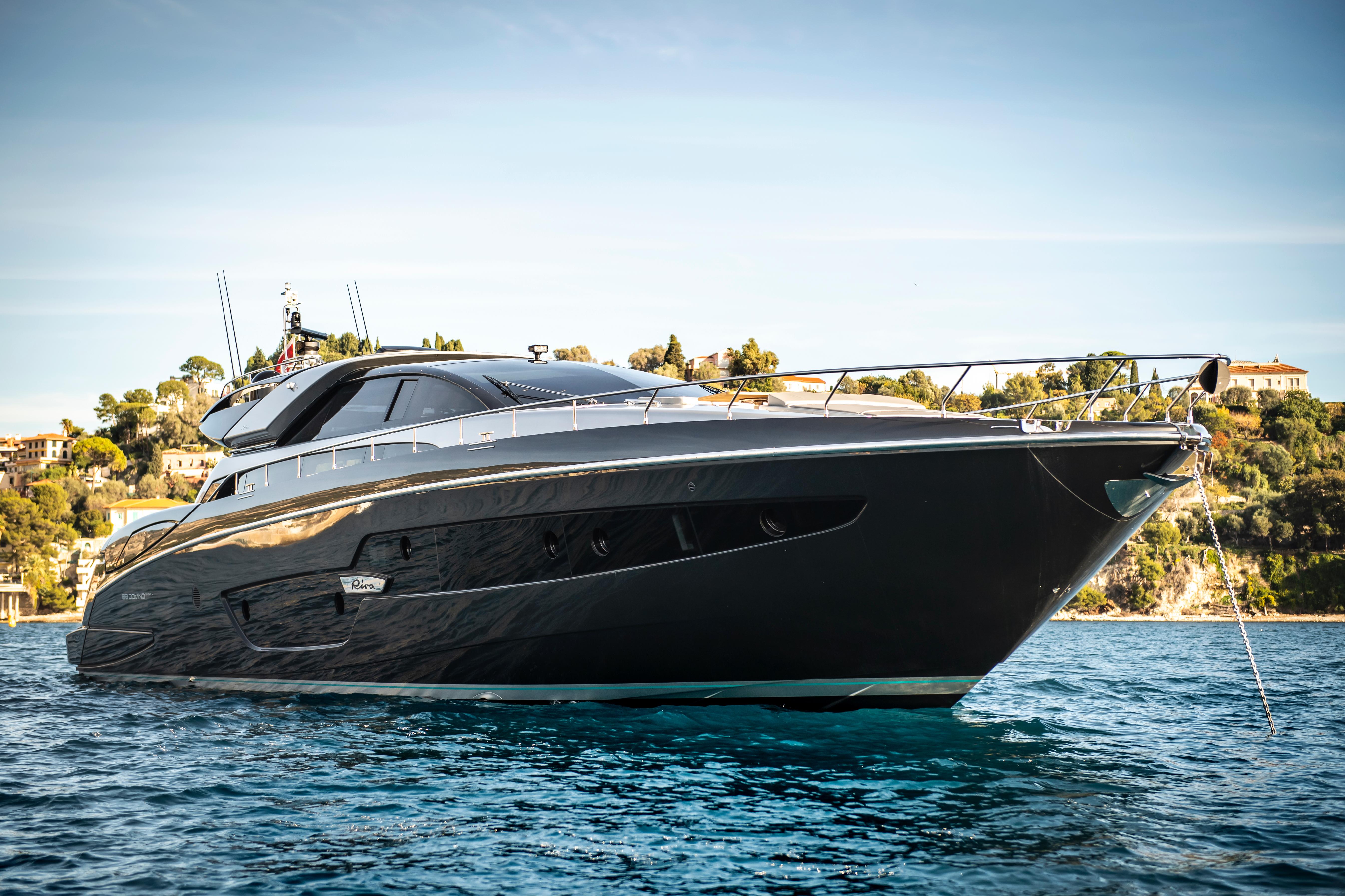 2019 Flybridge Riva for sale - YachtWorld
