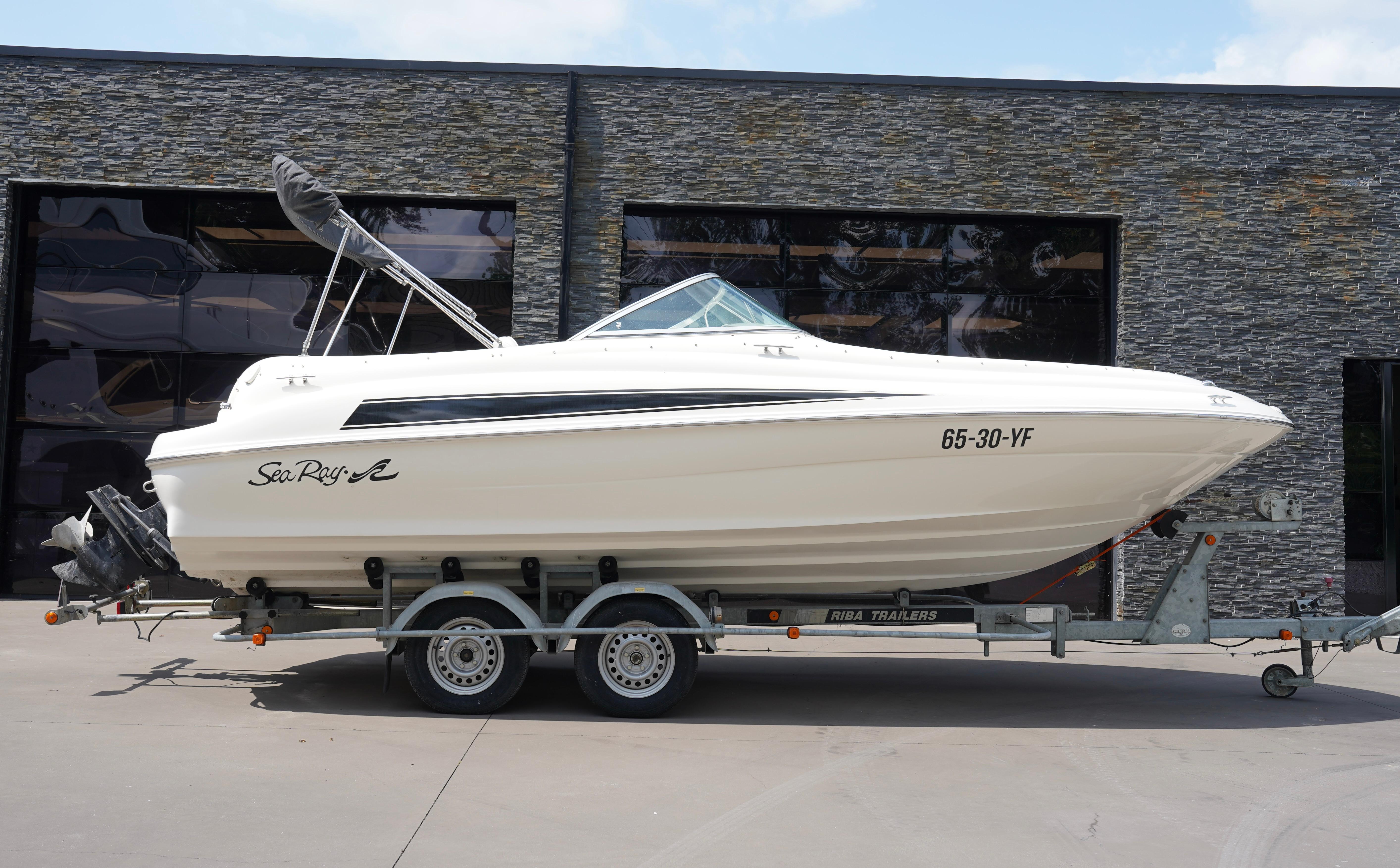 Gebraucht 1997 Sea Ray 210 Sundeck | YachtFocus