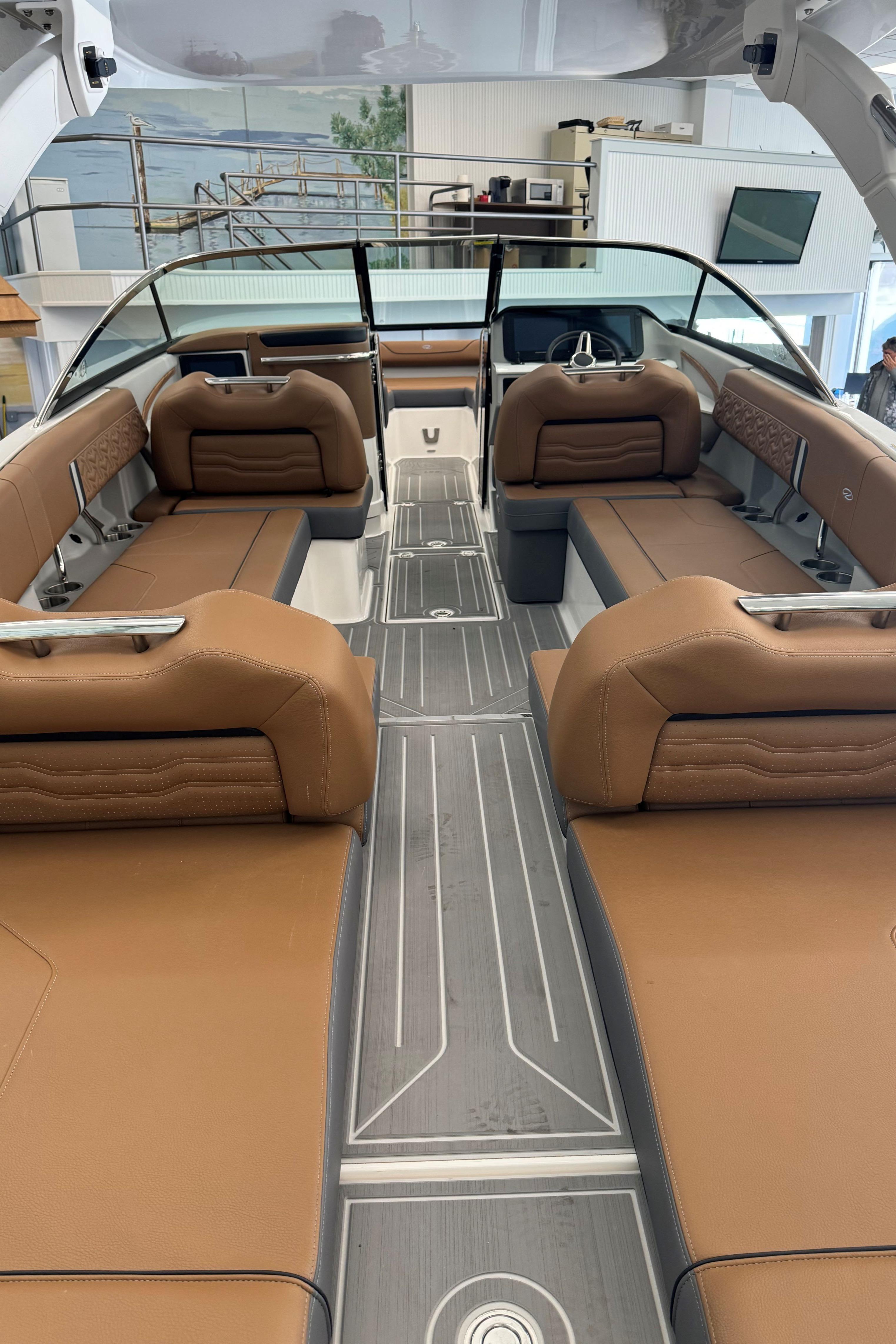 2024 Regal LS9 Bowrider for sale - YachtWorld