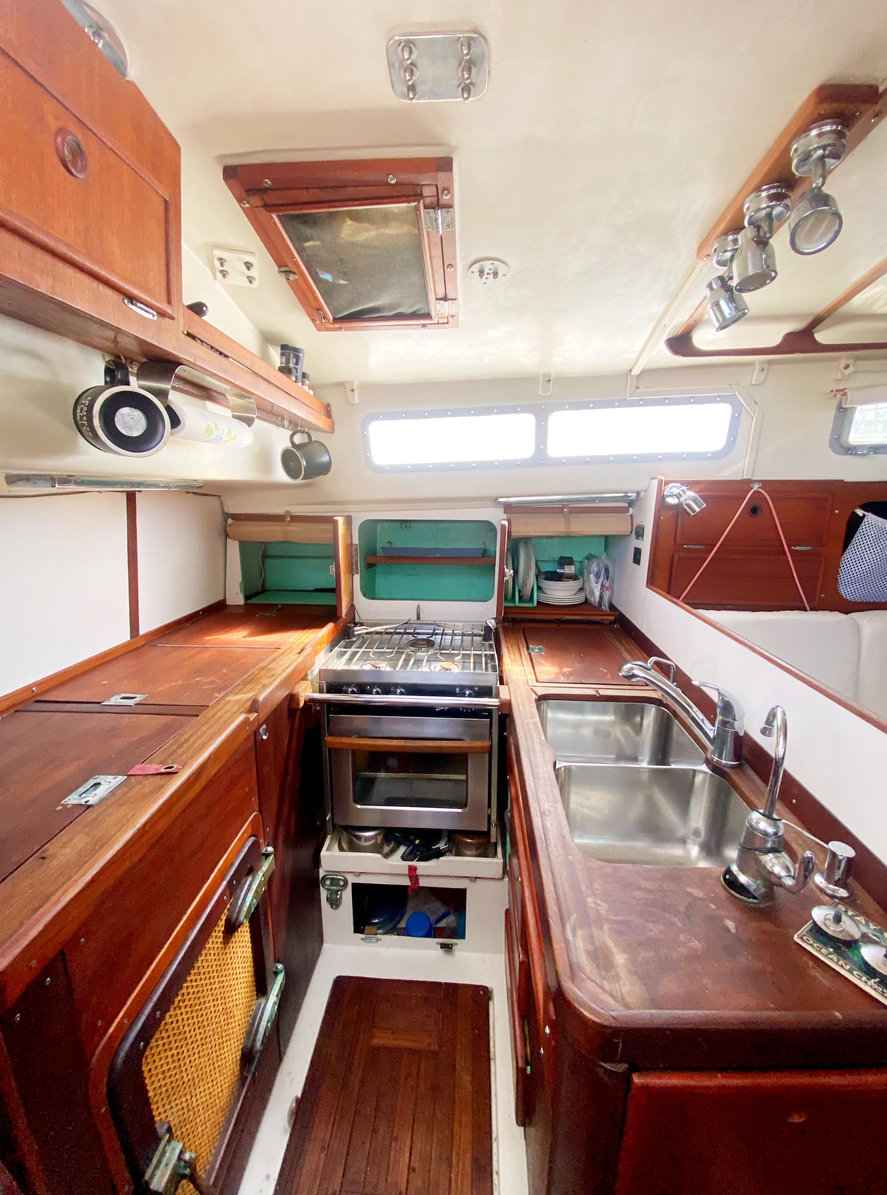1975 Whitby 42 Center Cockpit Ketsj til salgs- YachtWorld