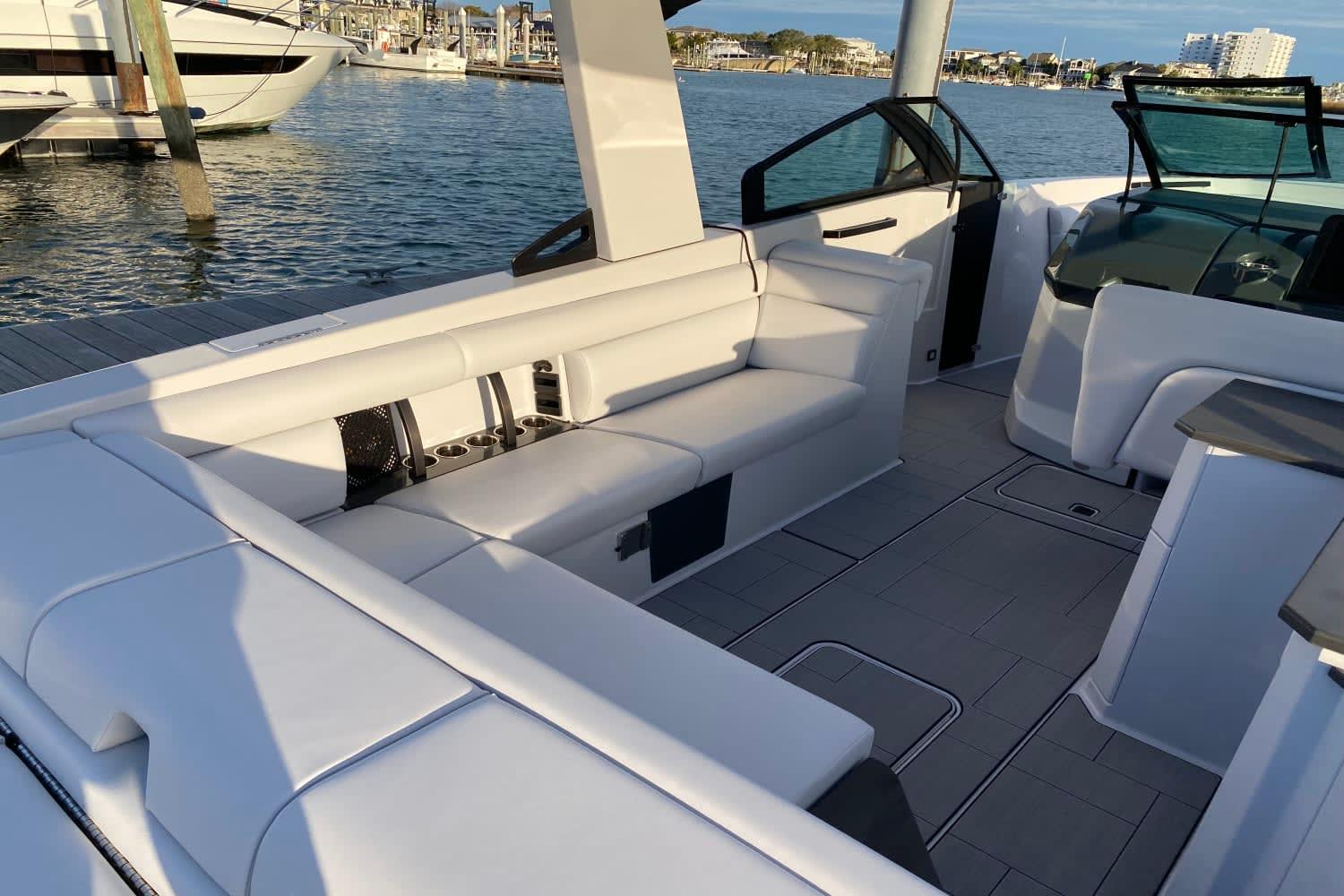 2023 Aviara AV32 Outboard Lanchas pequeñas en venta - YachtWorld