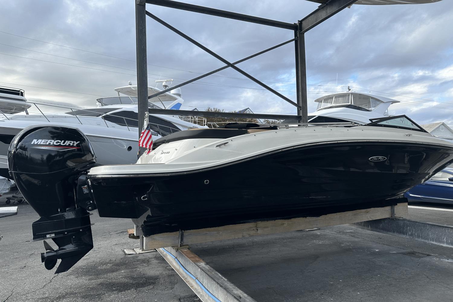 2022 Sea Ray 210 SPX-OB Runabout boten te koop- YachtWorld