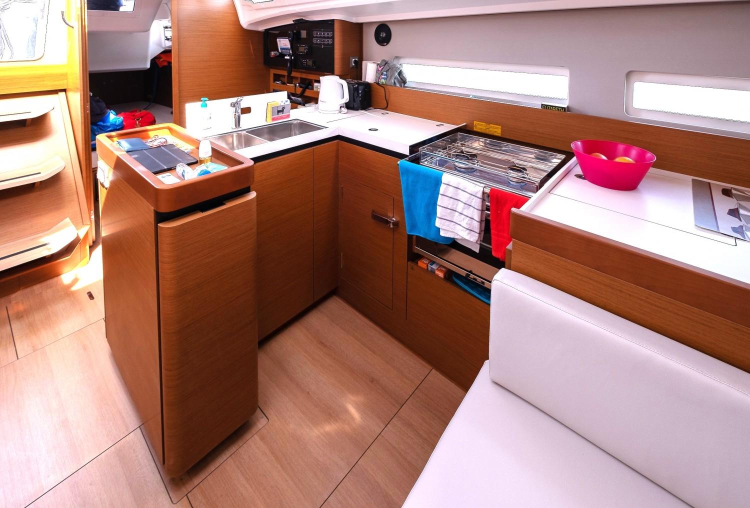 2020 Jeanneau Sun Odyssey 410 Sloop for sale - YachtWorld