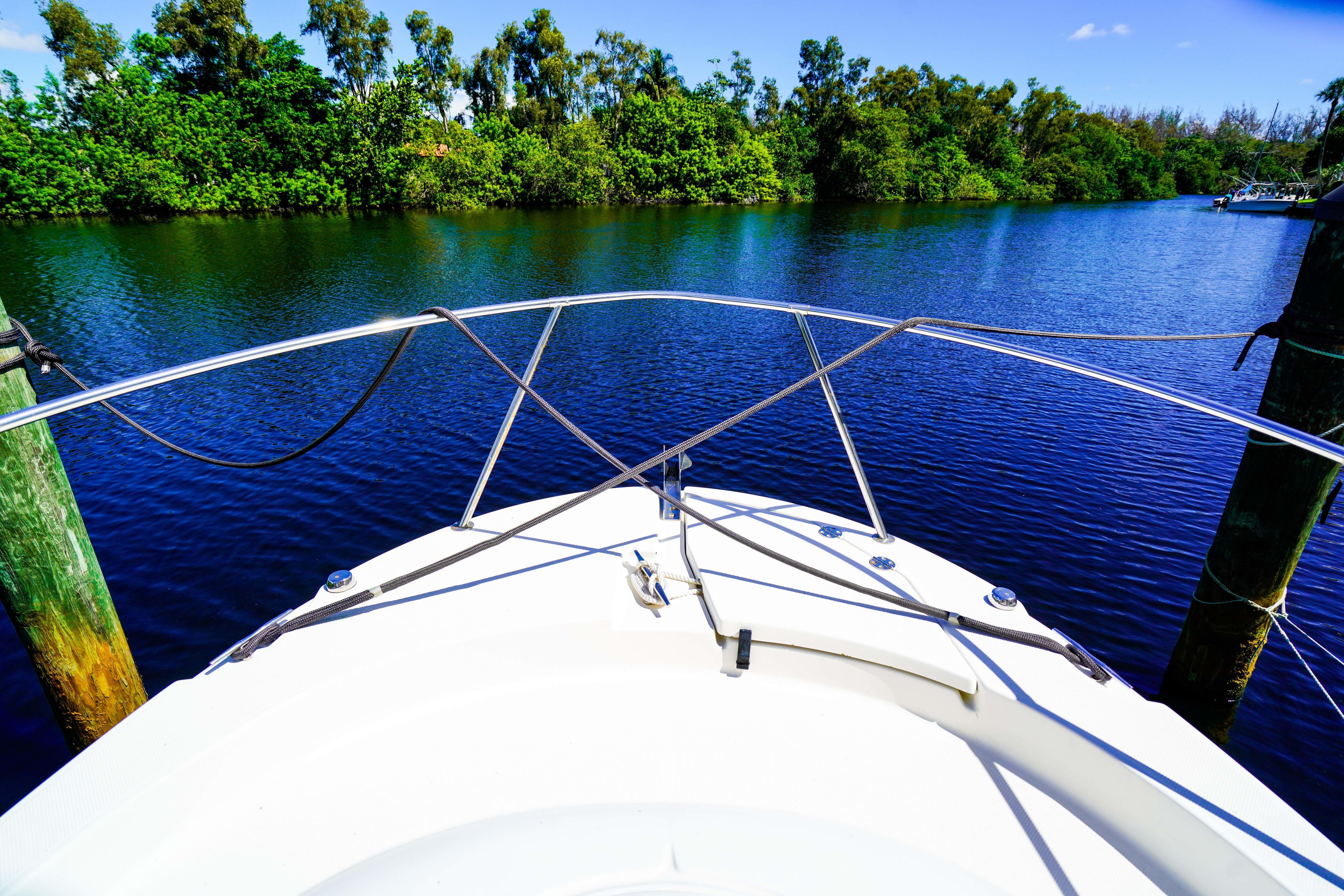 2004 Trophy 2502 Walkaround Walkaround for sale - YachtWorld