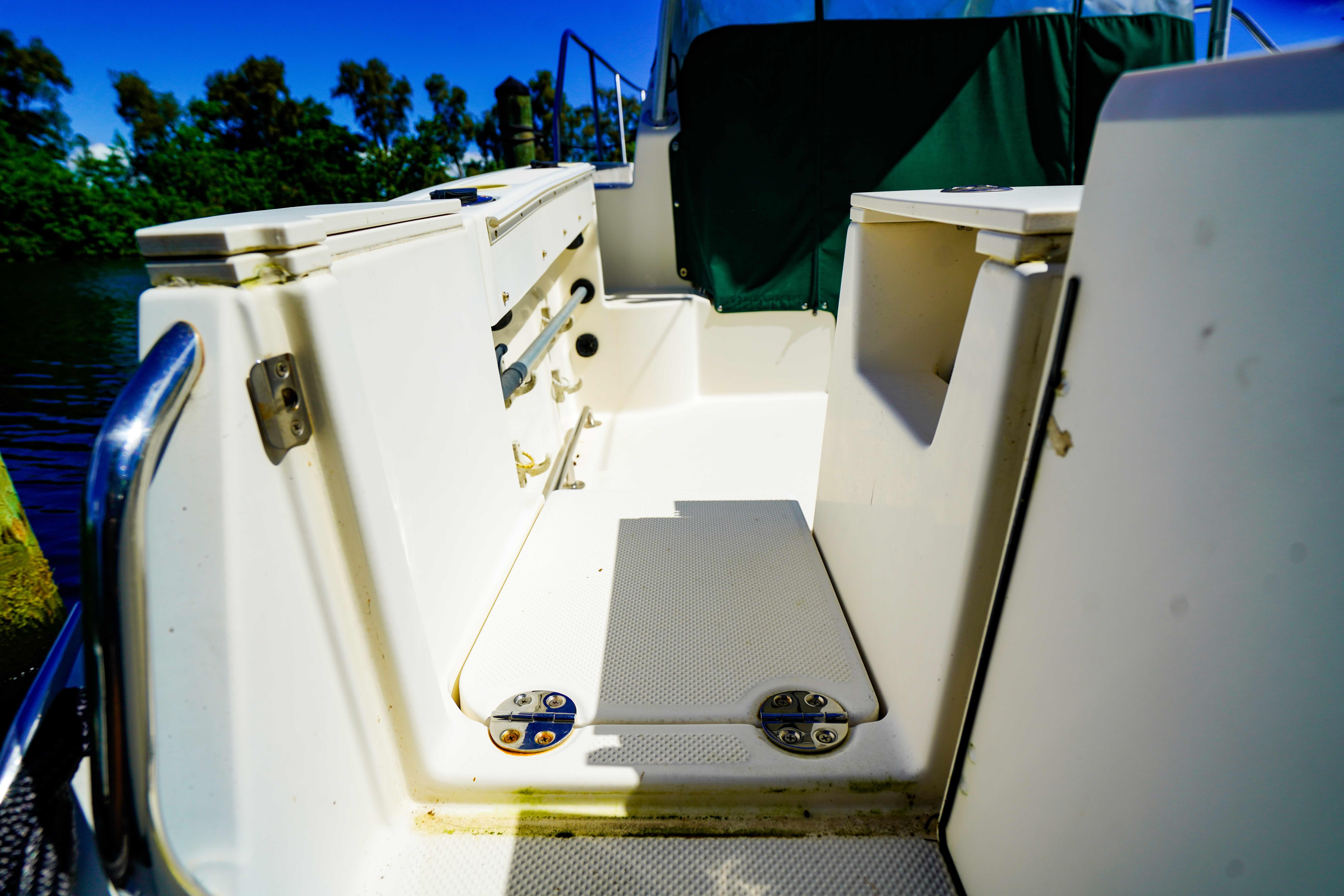 2004 Trophy 2502 Walkaround Walkaround for sale - YachtWorld