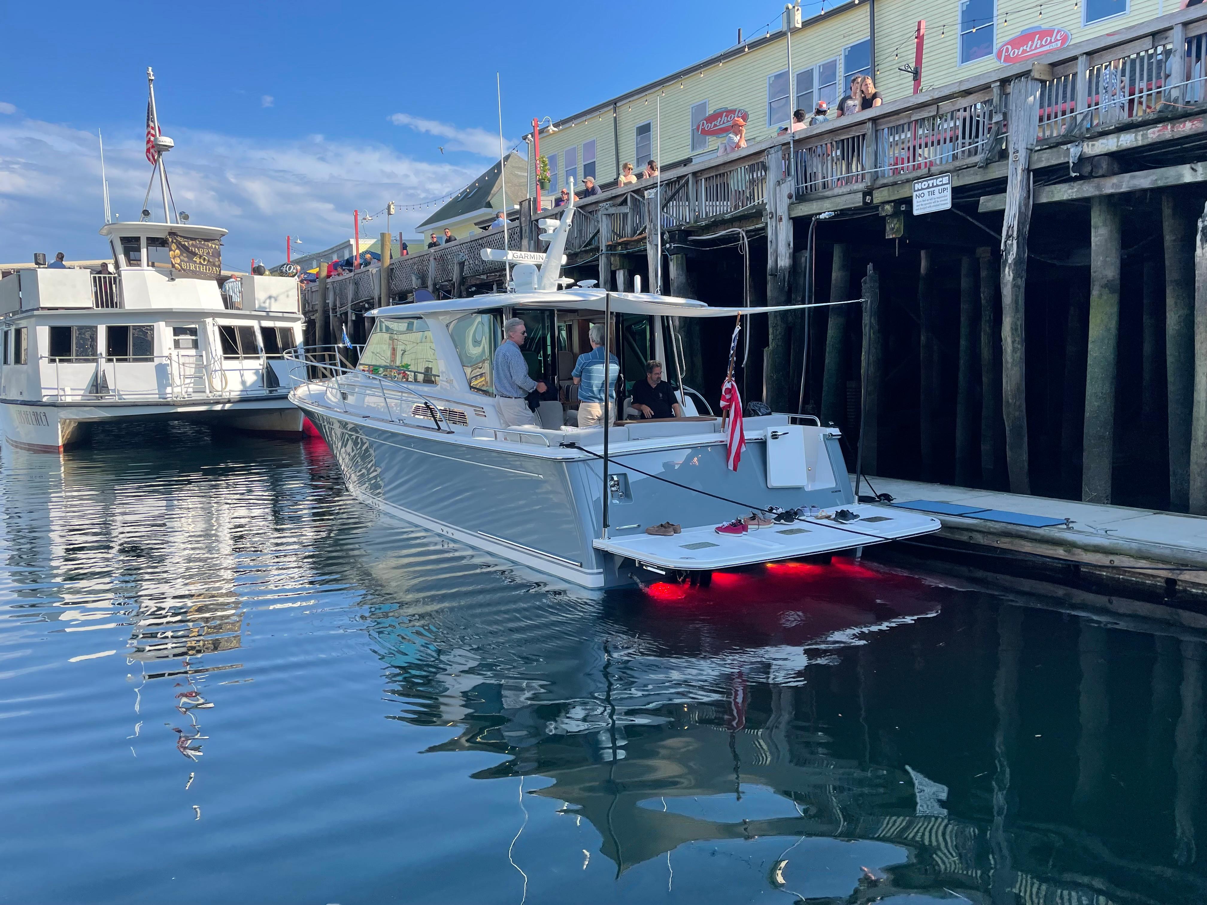 2025 Sabre 43 Salon Express Motor Yachts for sale - YachtWorld