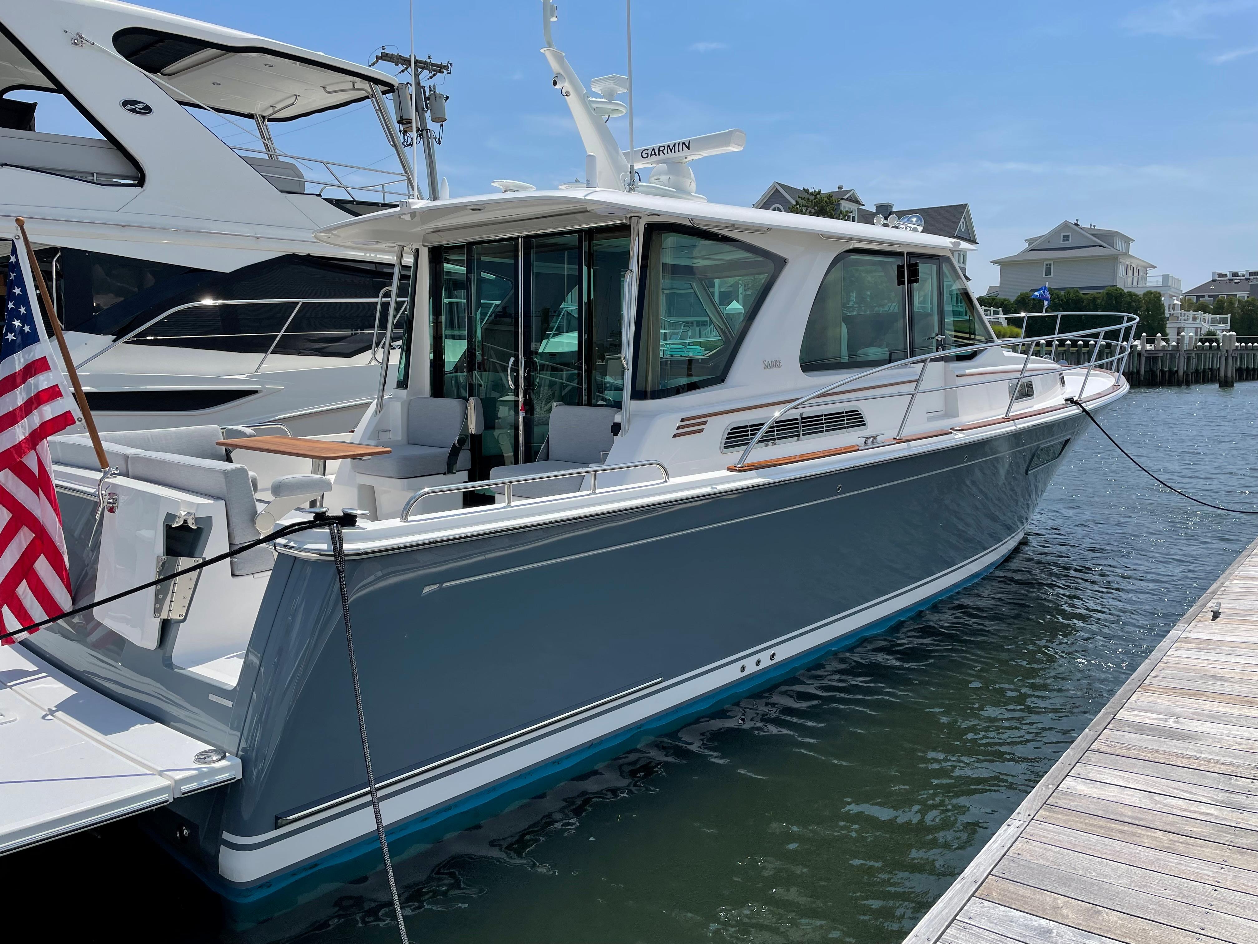 2025 Sabre 43 Salon Express Motor Yachts for sale - YachtWorld