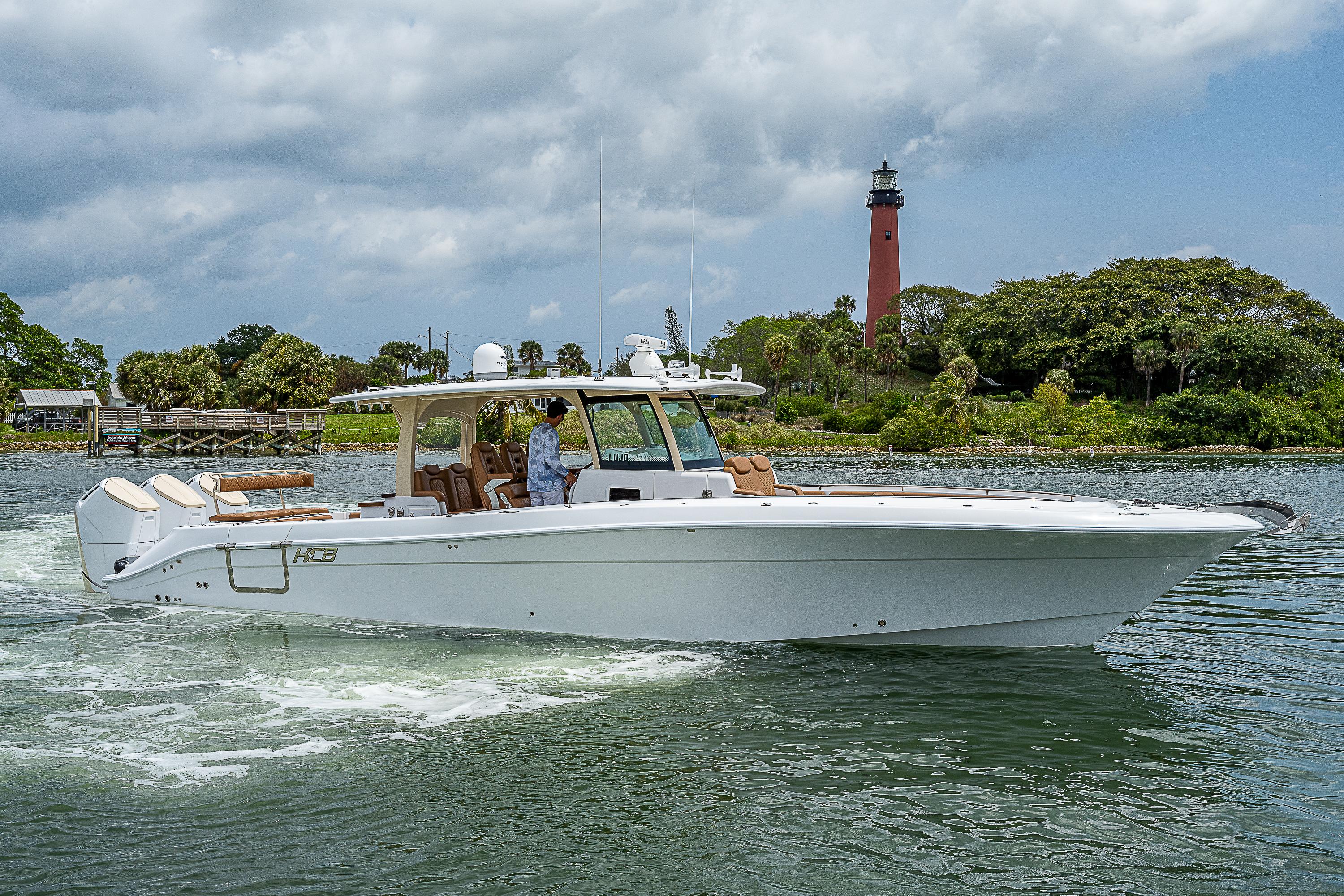 2023 HCB 42 Lujo Center Console Boote Kaufen - YachtWorld