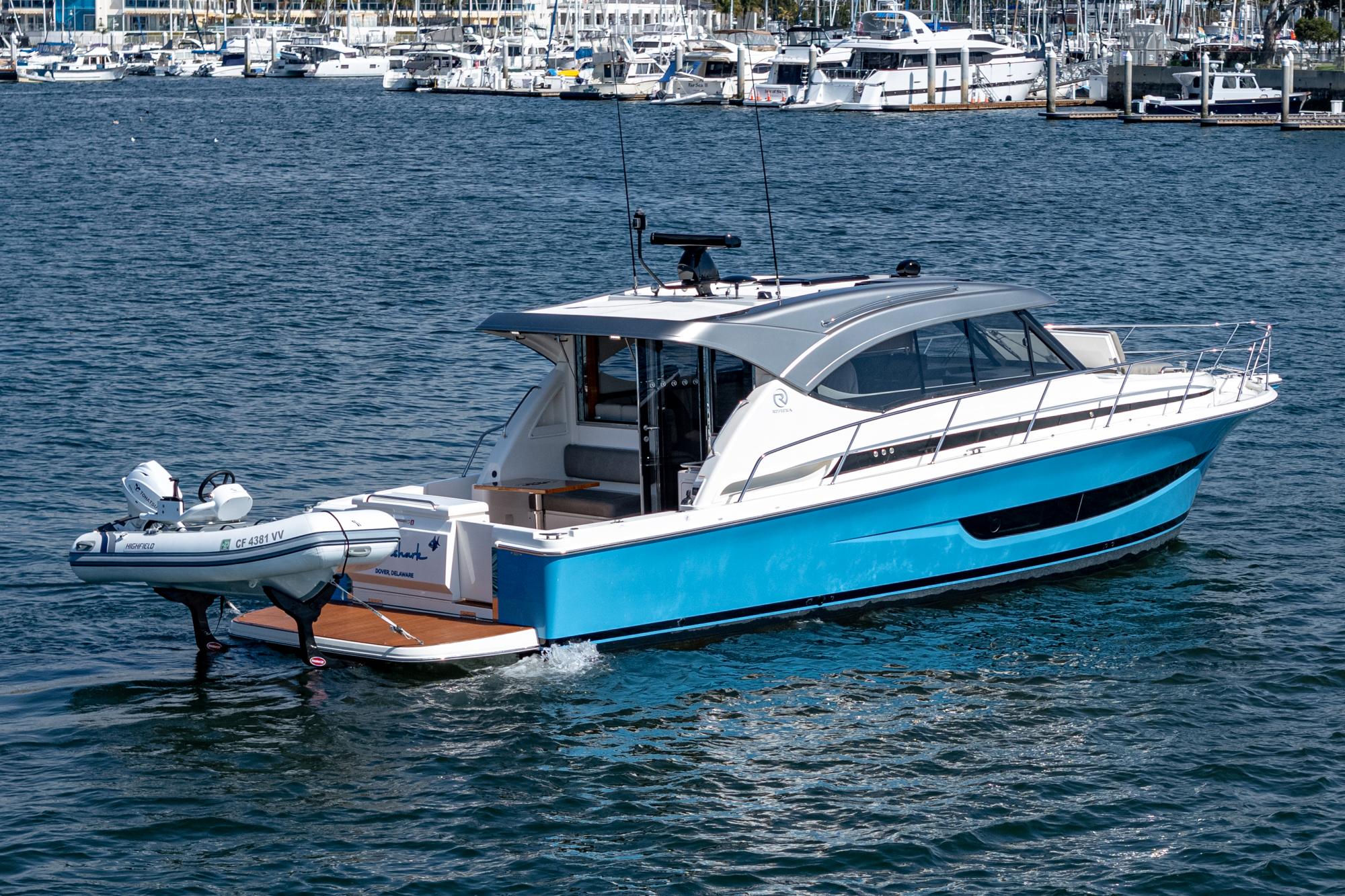 2021 Riviera 395 SUV Express Cruiser for sale - YachtWorld