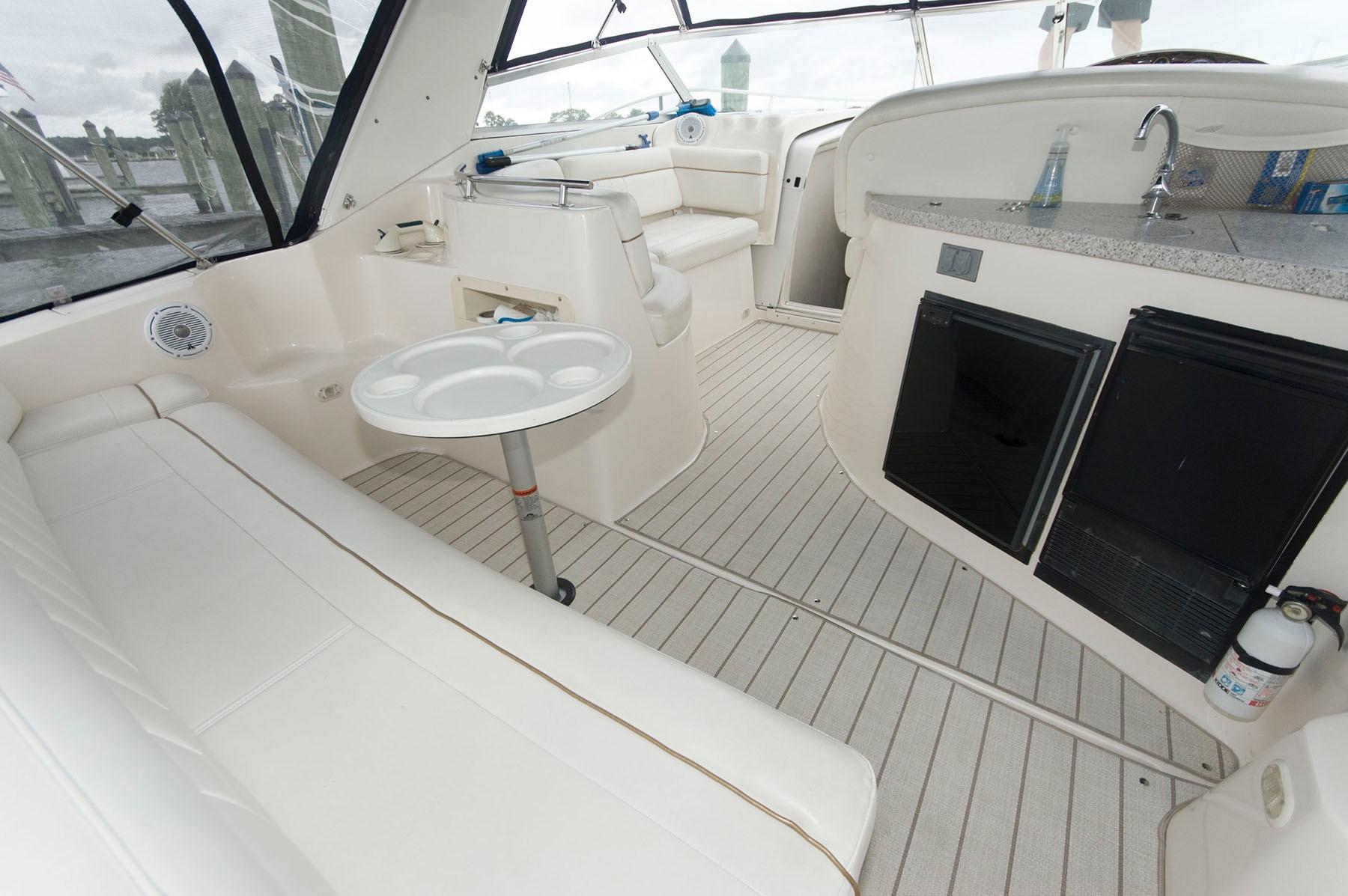 2002 Rinker 342 Fiesta Vee Cruiser for sale - YachtWorld