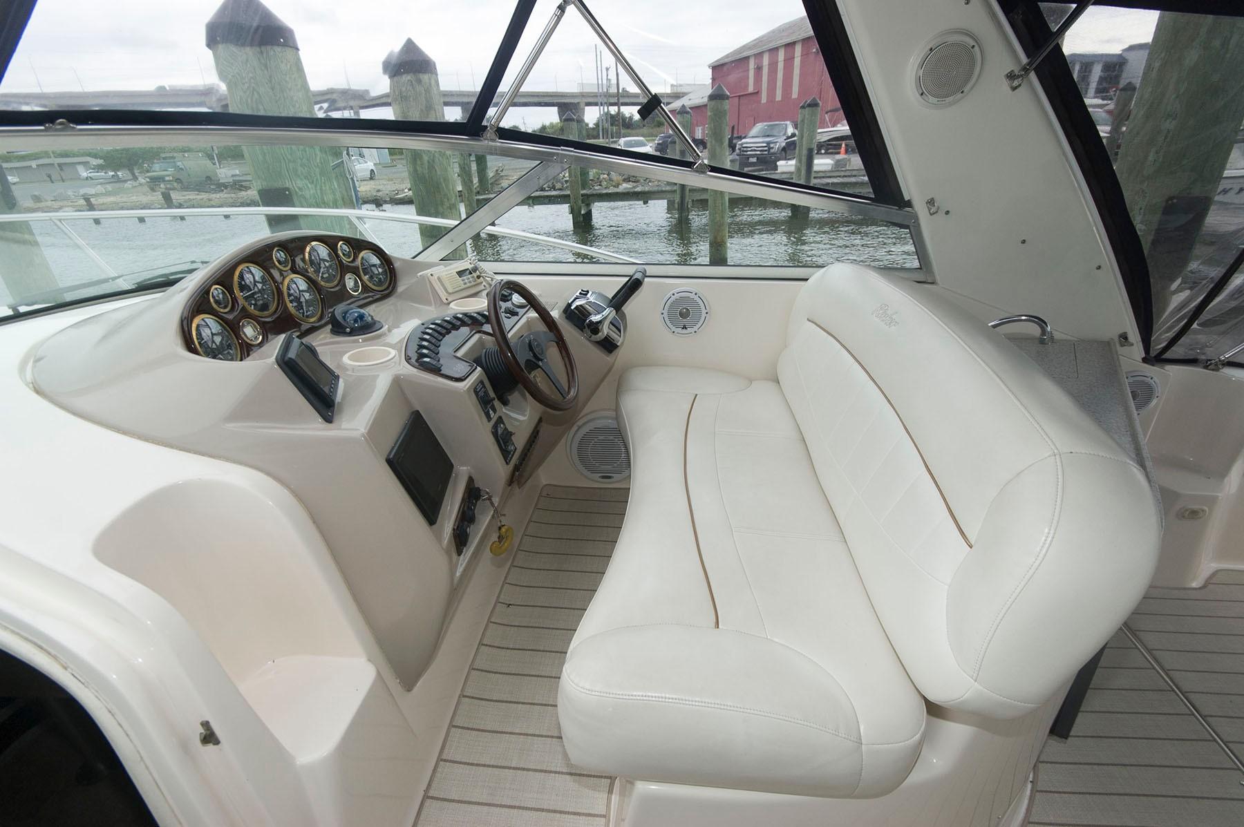 2002 Rinker 342 Fiesta Vee Cruiser for sale - YachtWorld