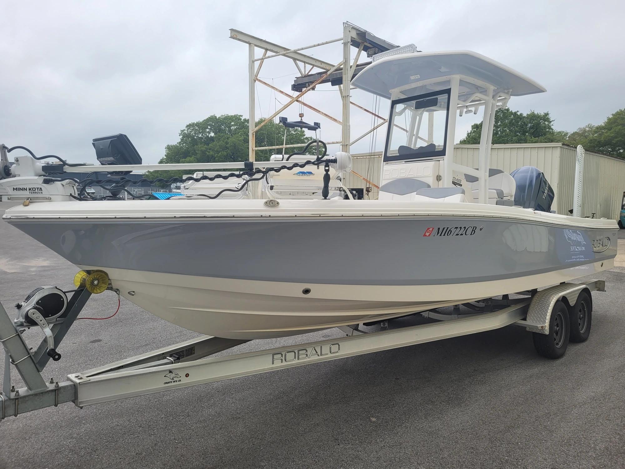 2021 Robalo 246 Cayman Centre Console for sale - YachtWorld