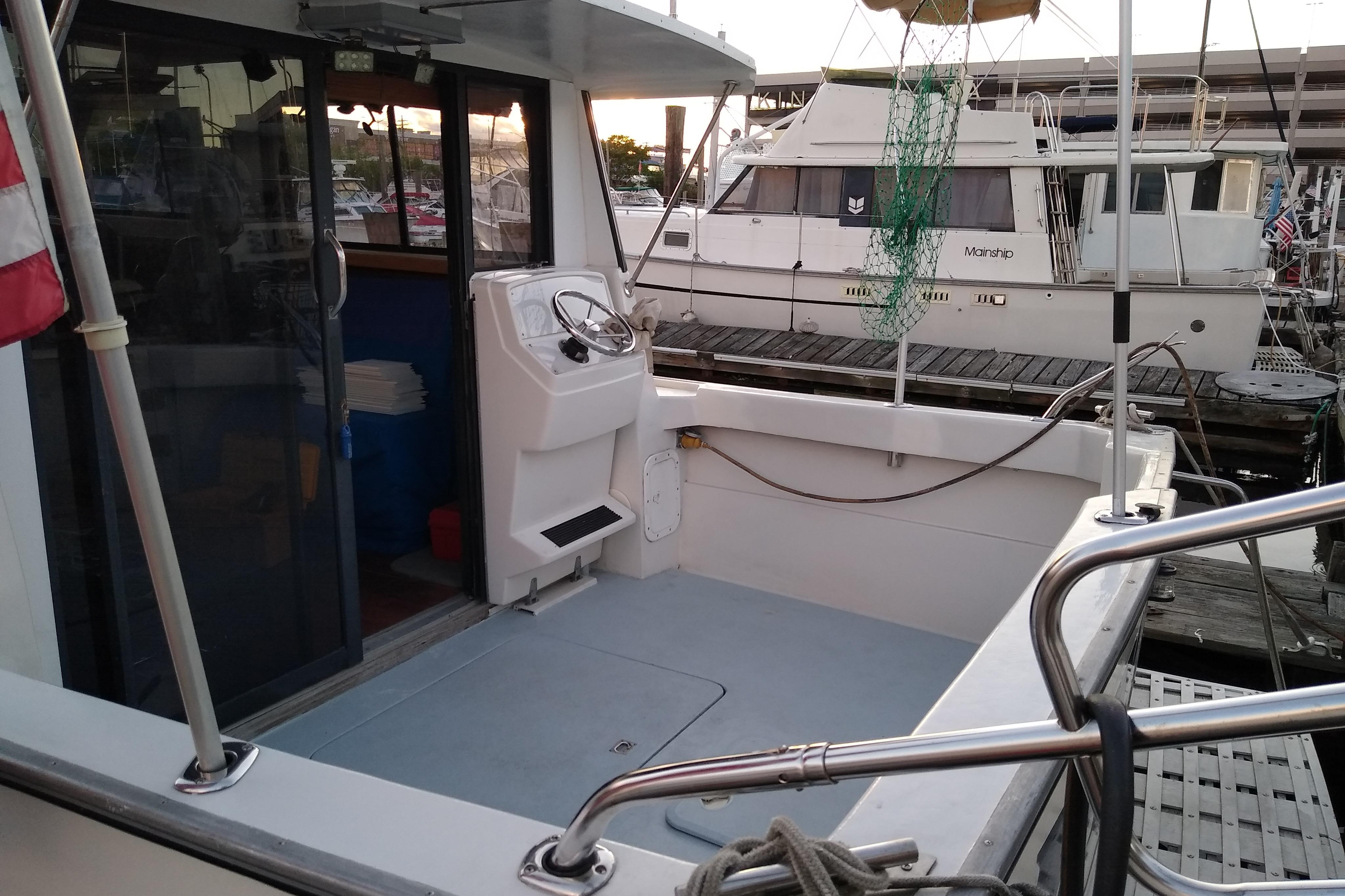 1979 Mainship 34 Custom Sedan Yates a motor en venta - YachtWorld