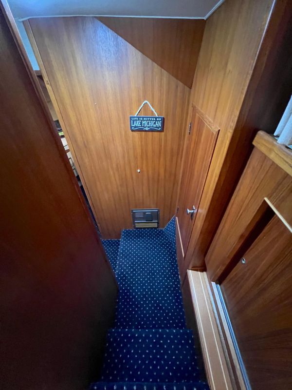 1984 Bertram 42 Motor Yacht - Weber Yachts