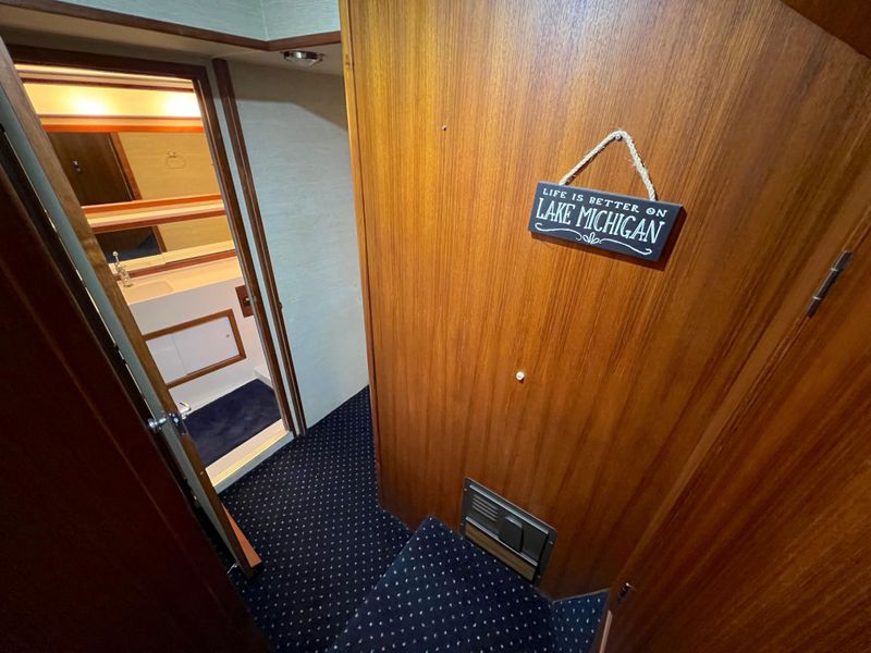 1984 Bertram 42 Motor Yacht - Weber Yachts