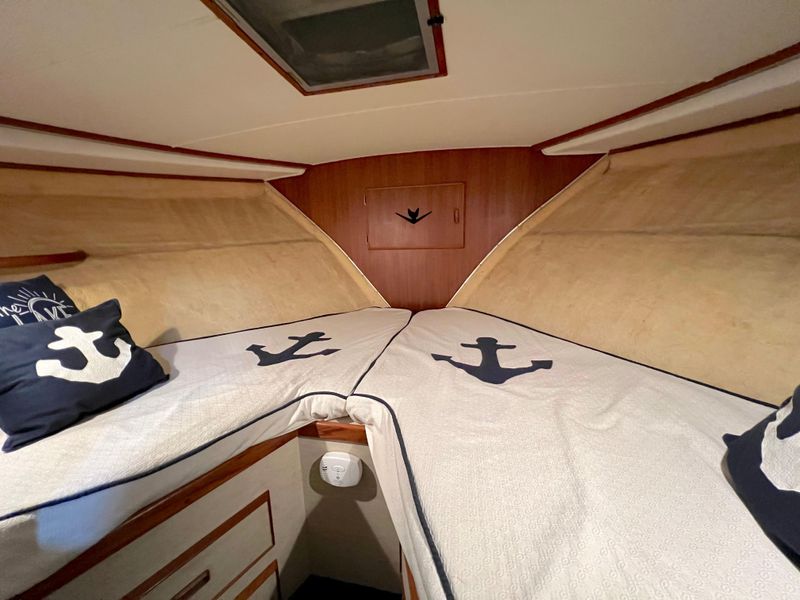 1984 Bertram 42 Motor Yacht - Weber Yachts