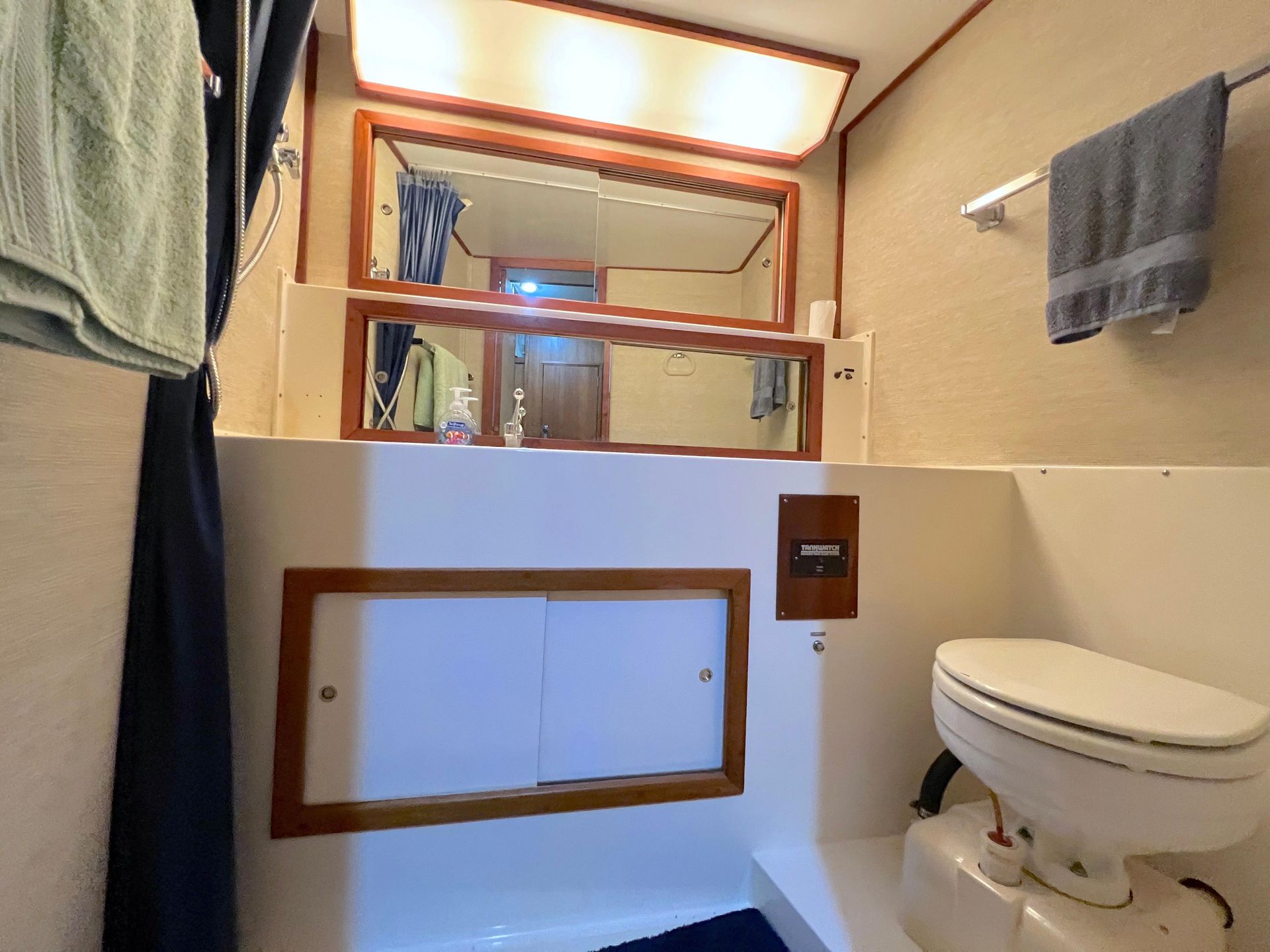 1984 Bertram 42 Motor Yacht - Weber Yachts