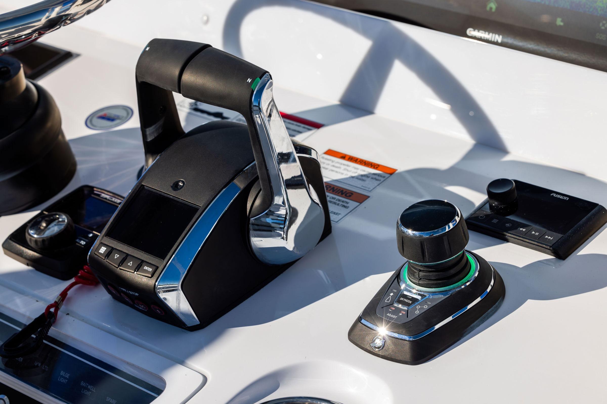 2026 Invincible 38 Catamaran Kraftkatamaraner til salgs- YachtWorld