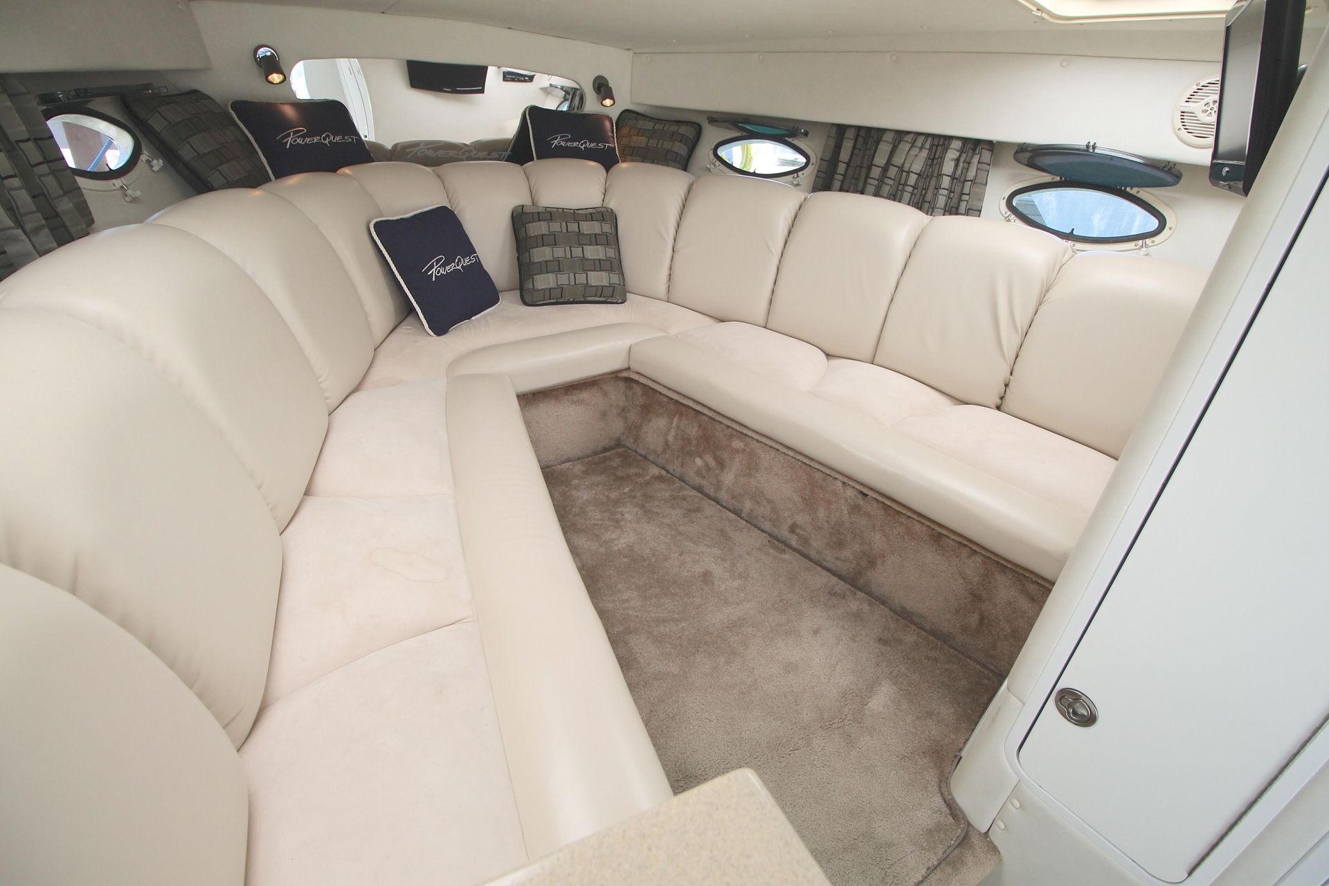 2004 Powerquest 320 Suncruiser - Weber Yachts