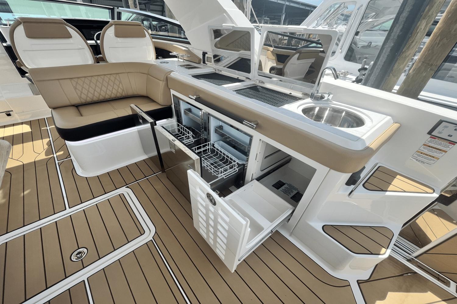 2023 Sea Ray SLX 400 Outboard Kruisers te koop- YachtWorld